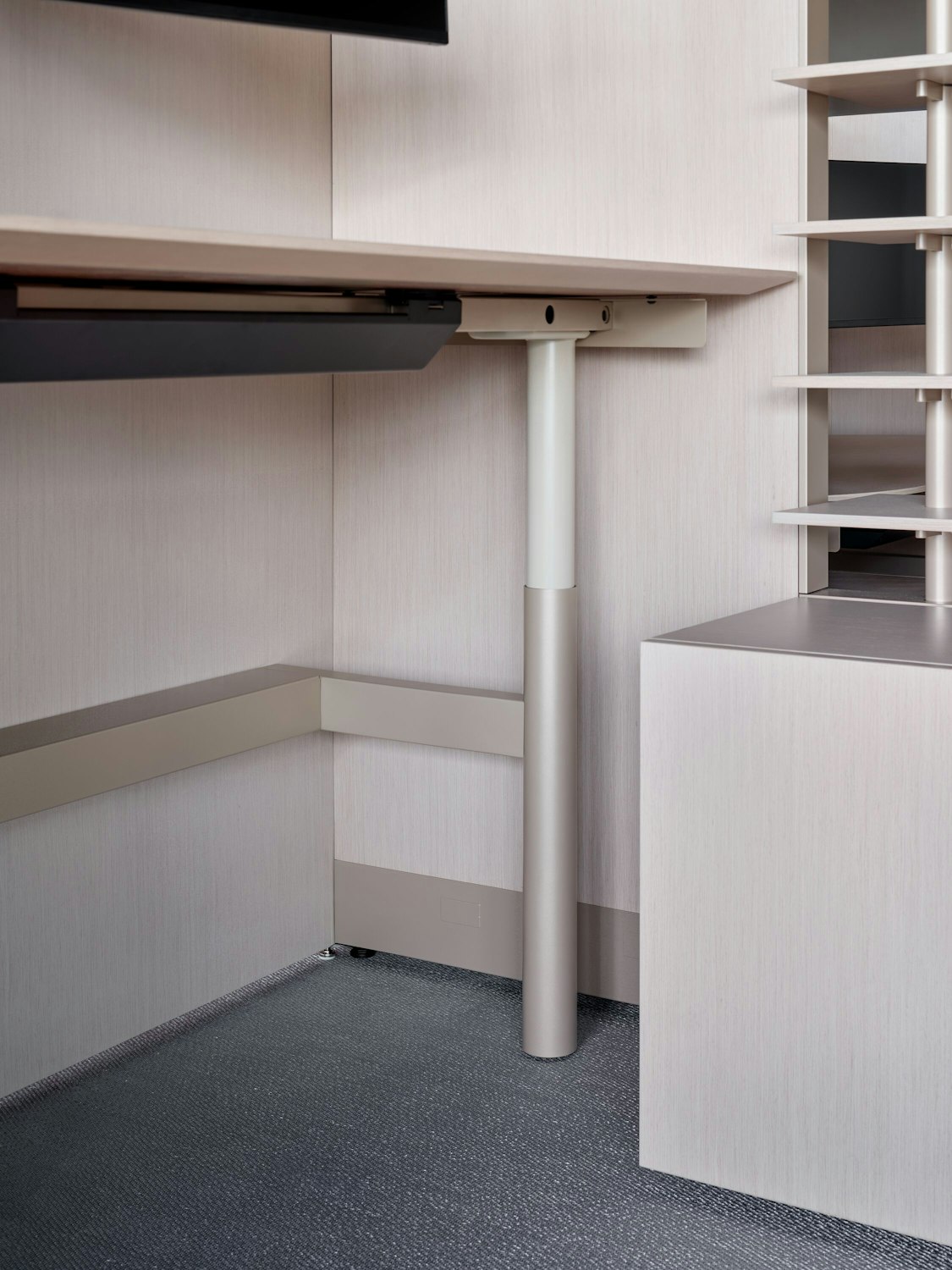 Dividends Skyline Height-Adjustable Table | Knoll