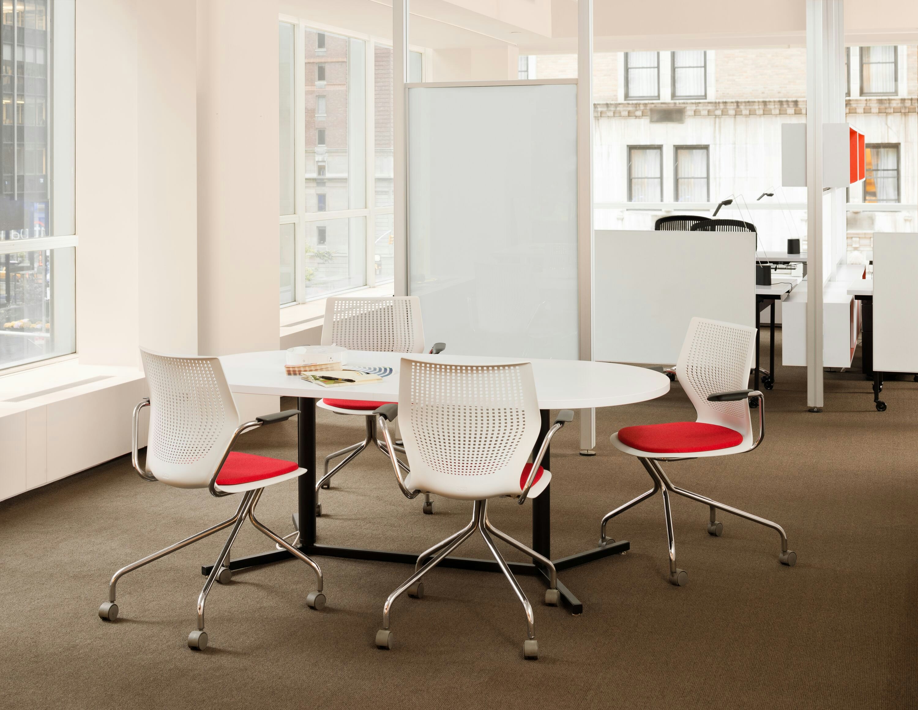 MultiGeneration by Knoll® Hybrid Base Ergonomic Side Chair