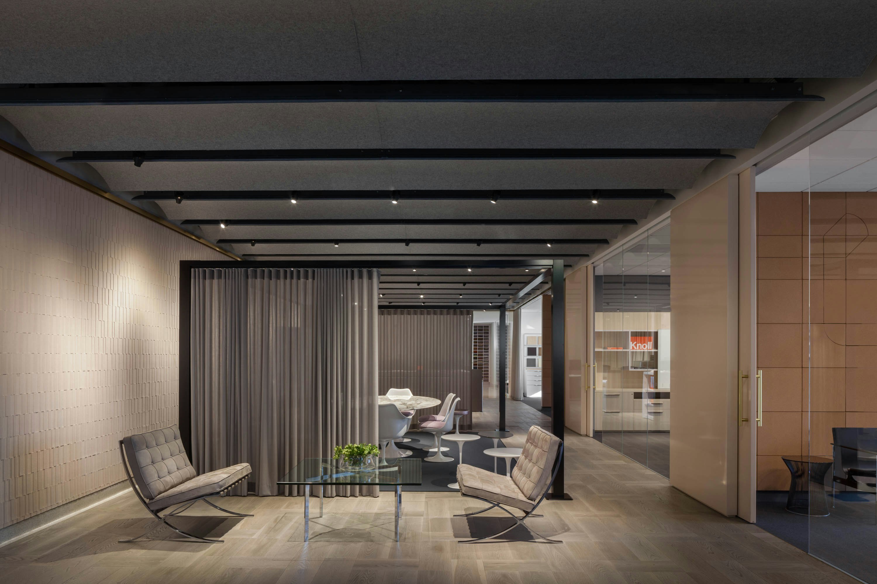 Barcelona Table, Knoll | MillerKnoll