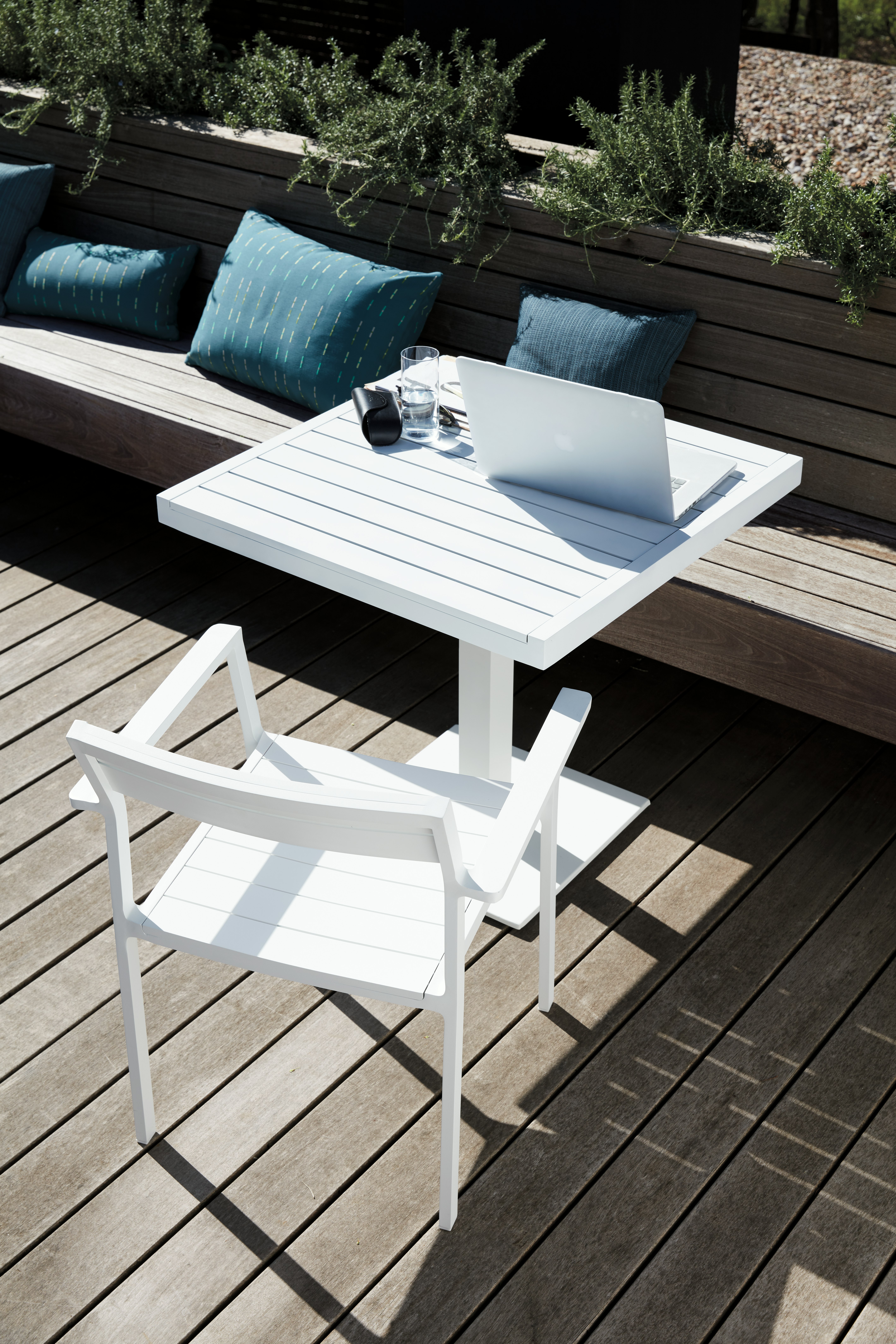 Eos Café Table, DWR Collection | MillerKnoll