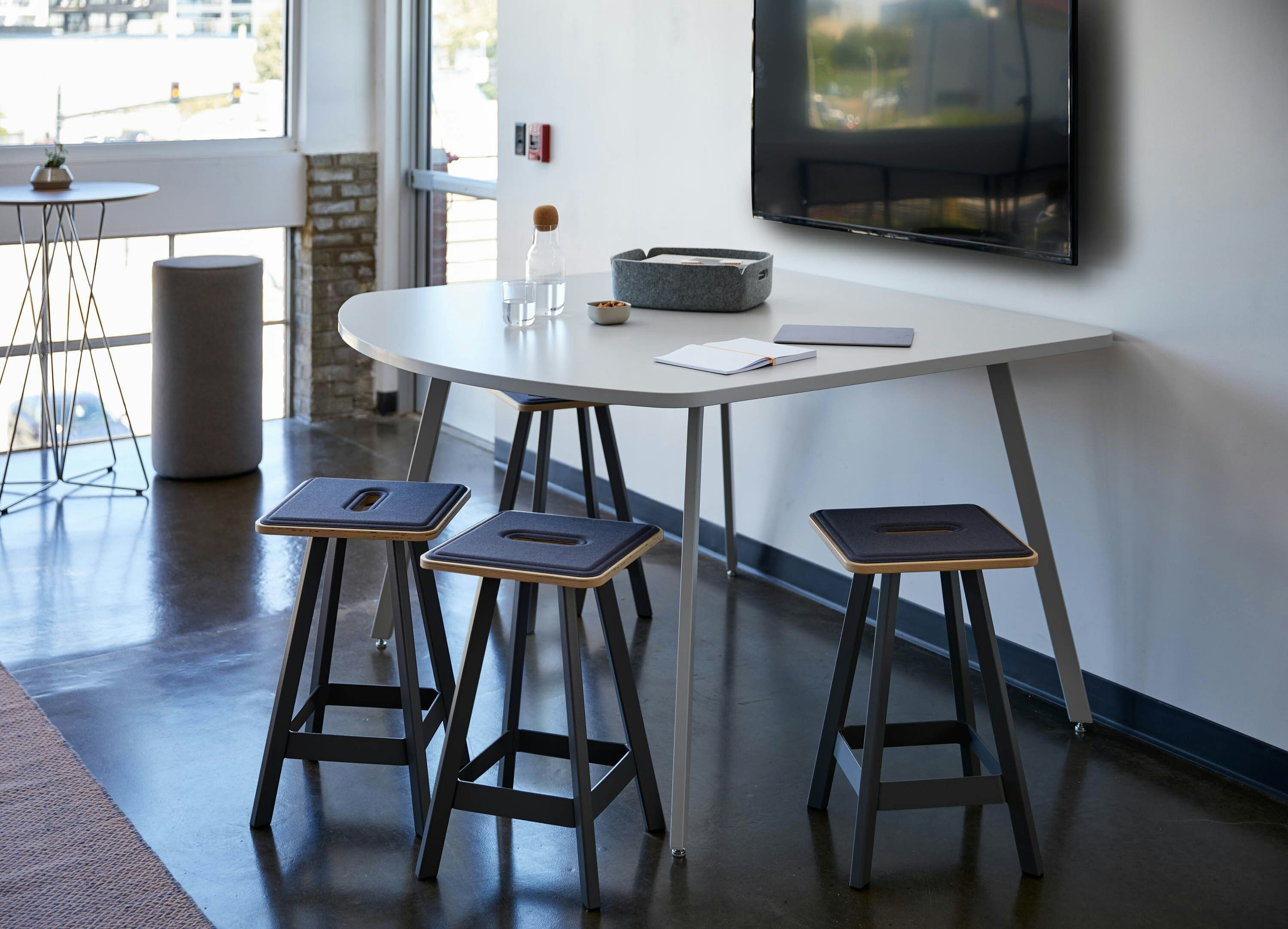 Rockwell Unscripted Easy Stools | Knoll