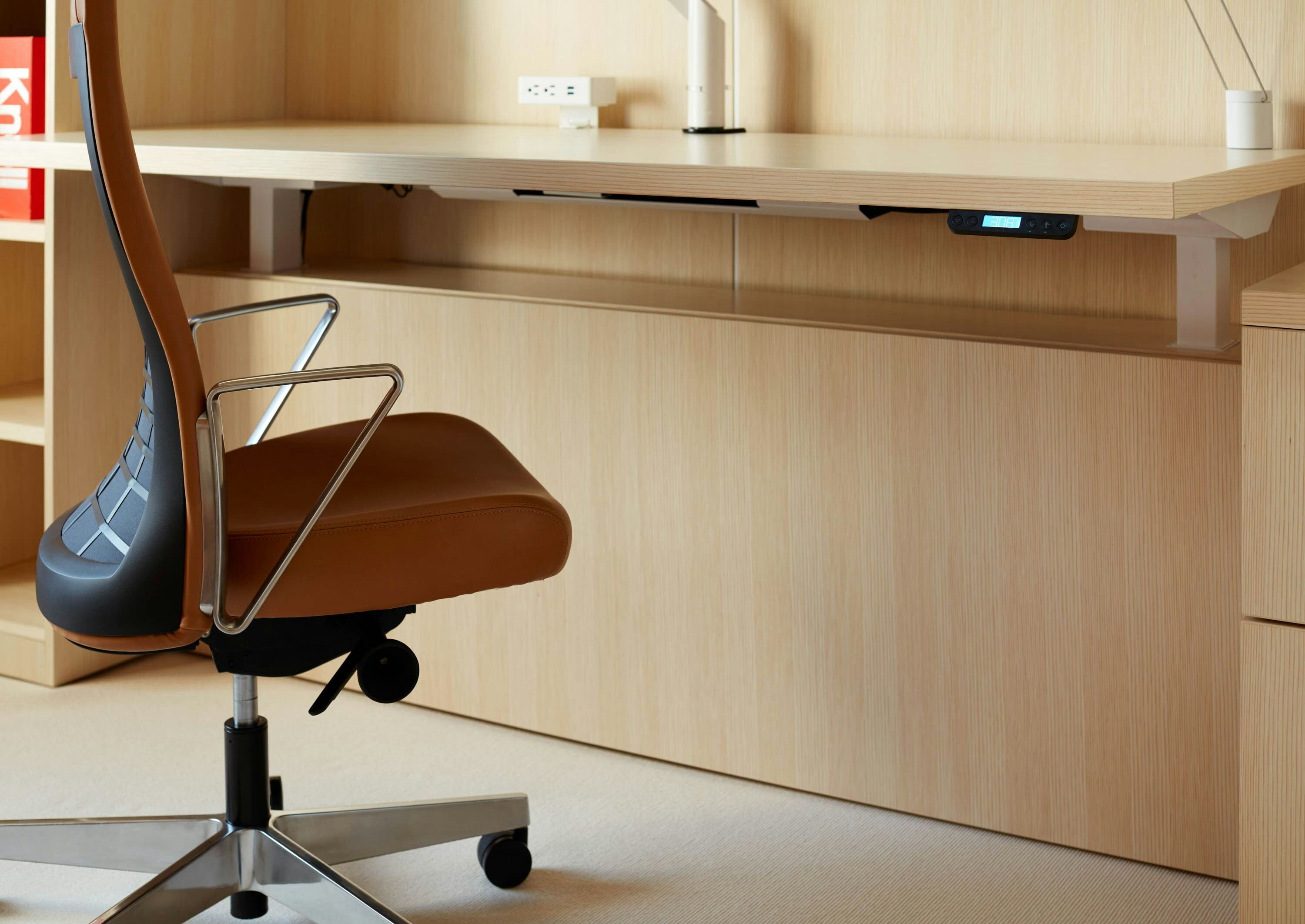 Reff Profiles™ Height-Adjustable Desks | Knoll