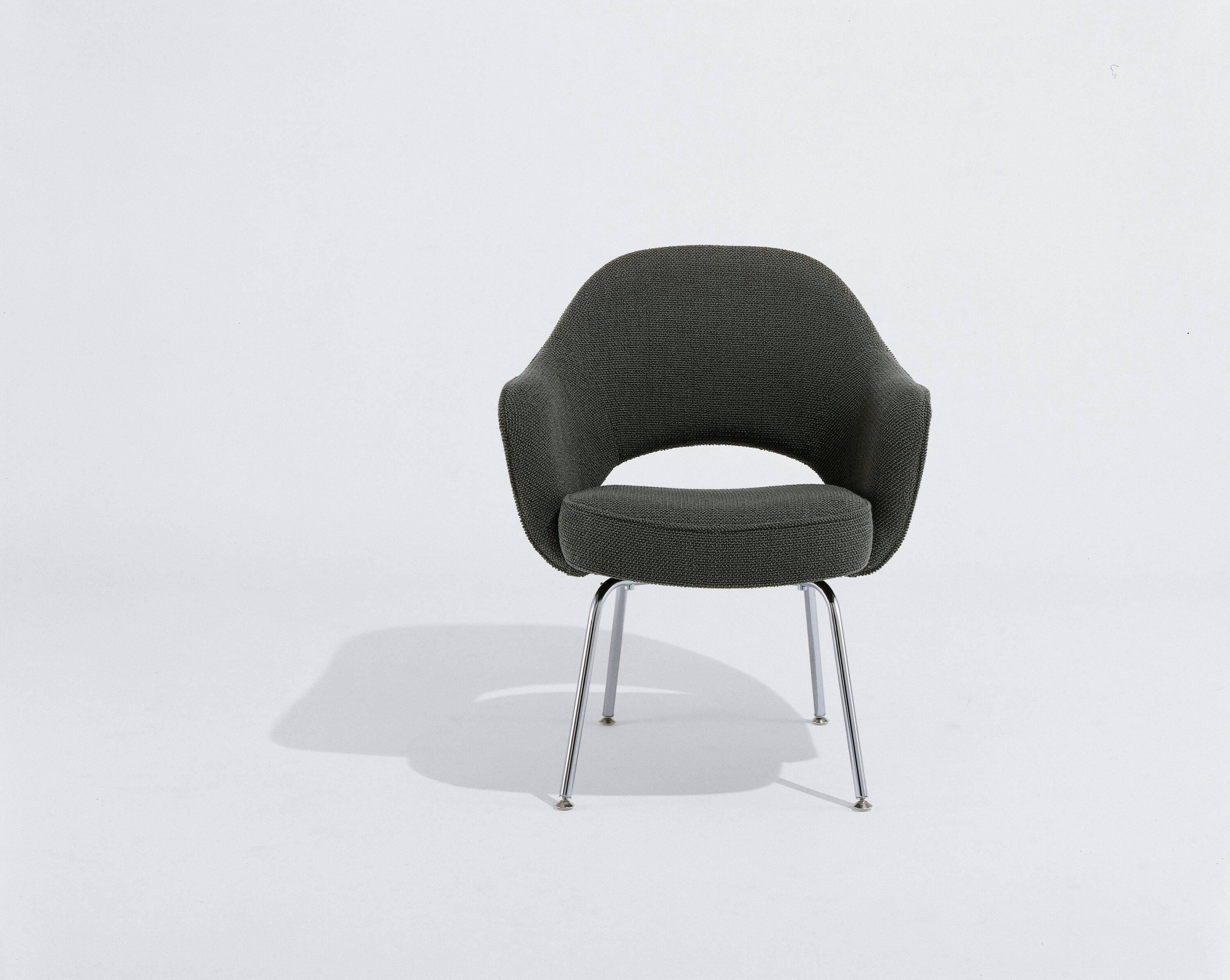 Saarinen Executive Arm Chair with Tubular Legs - Original Design | Knoll