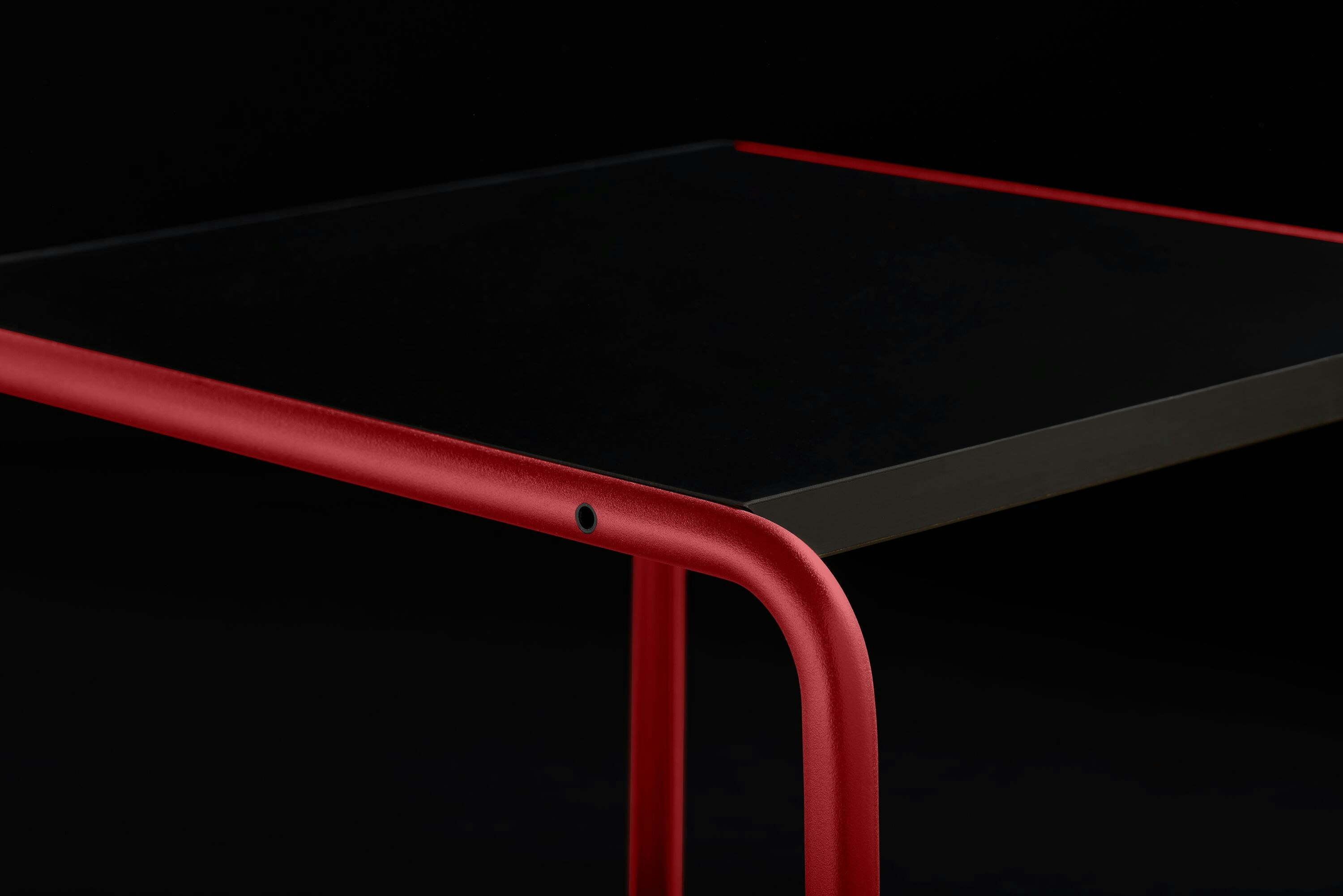 Laccio Side Table - Original Design | Knoll