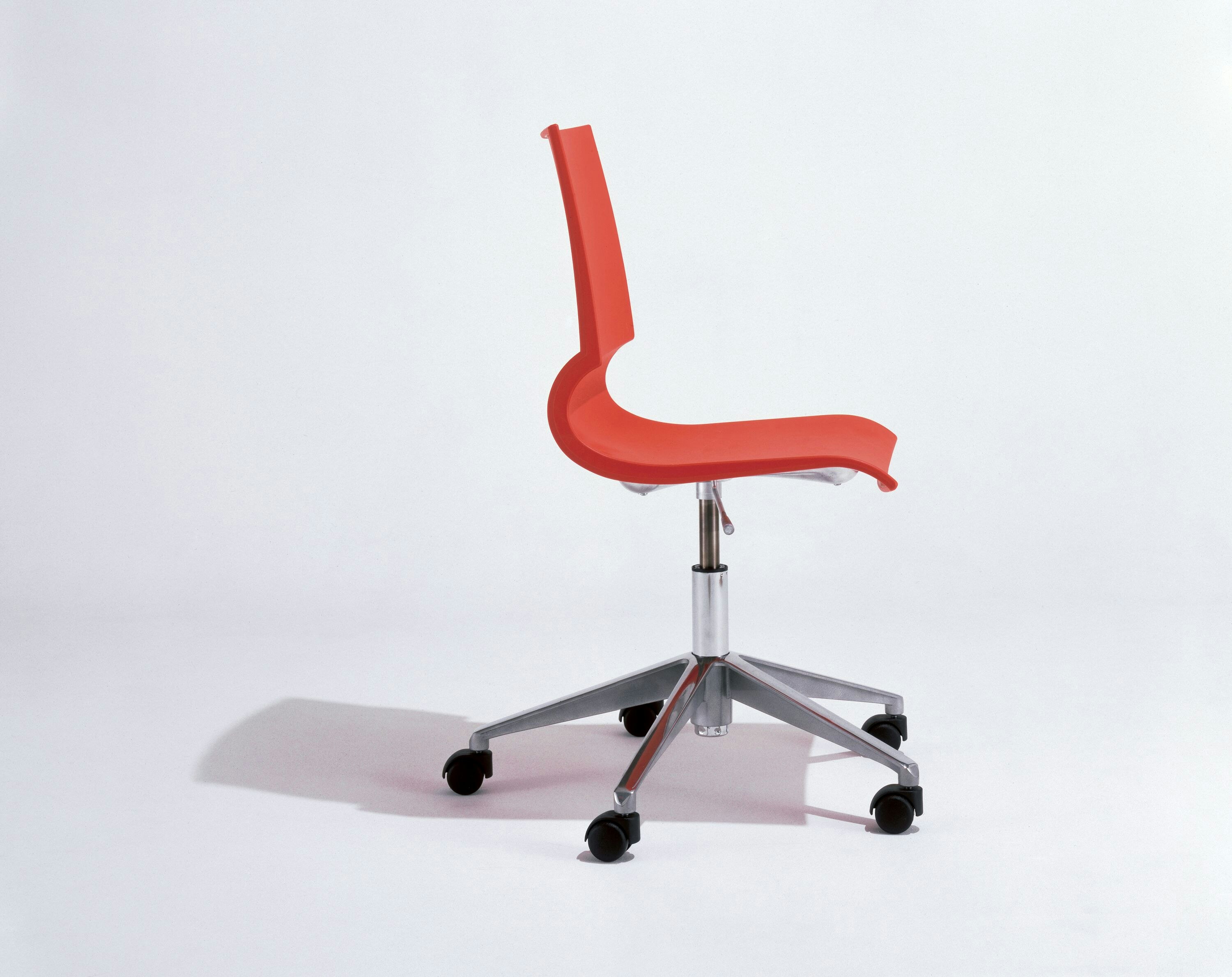 Gigi® Chair - Original Design | Knoll