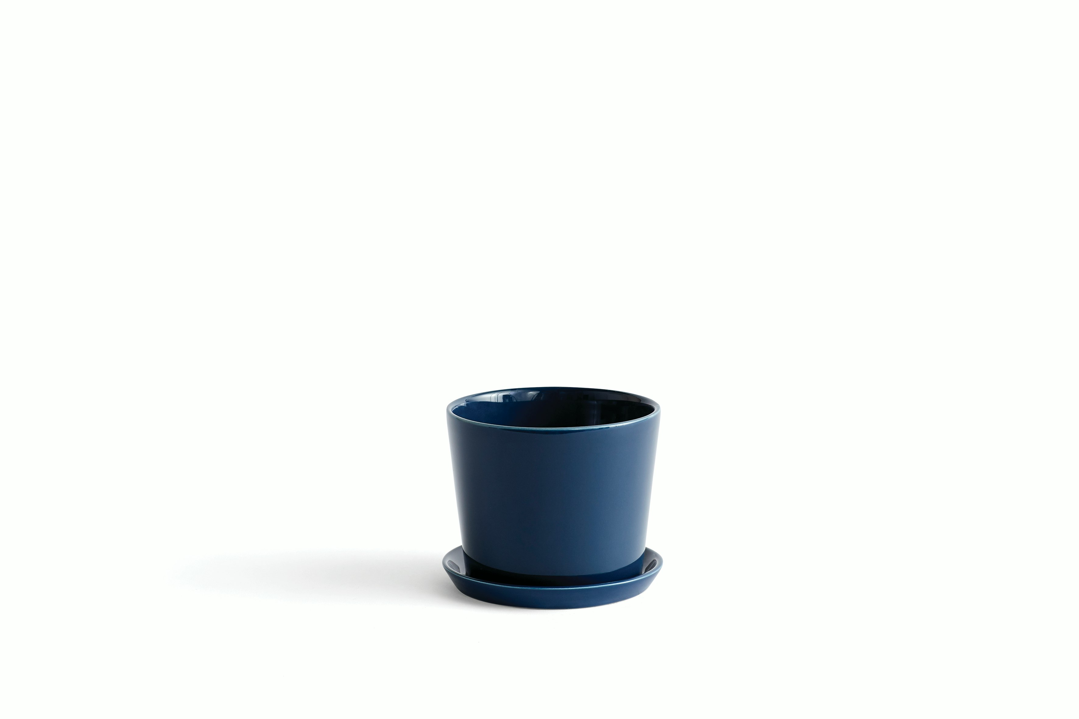 Modern Planters + Pots – Design Within Reach