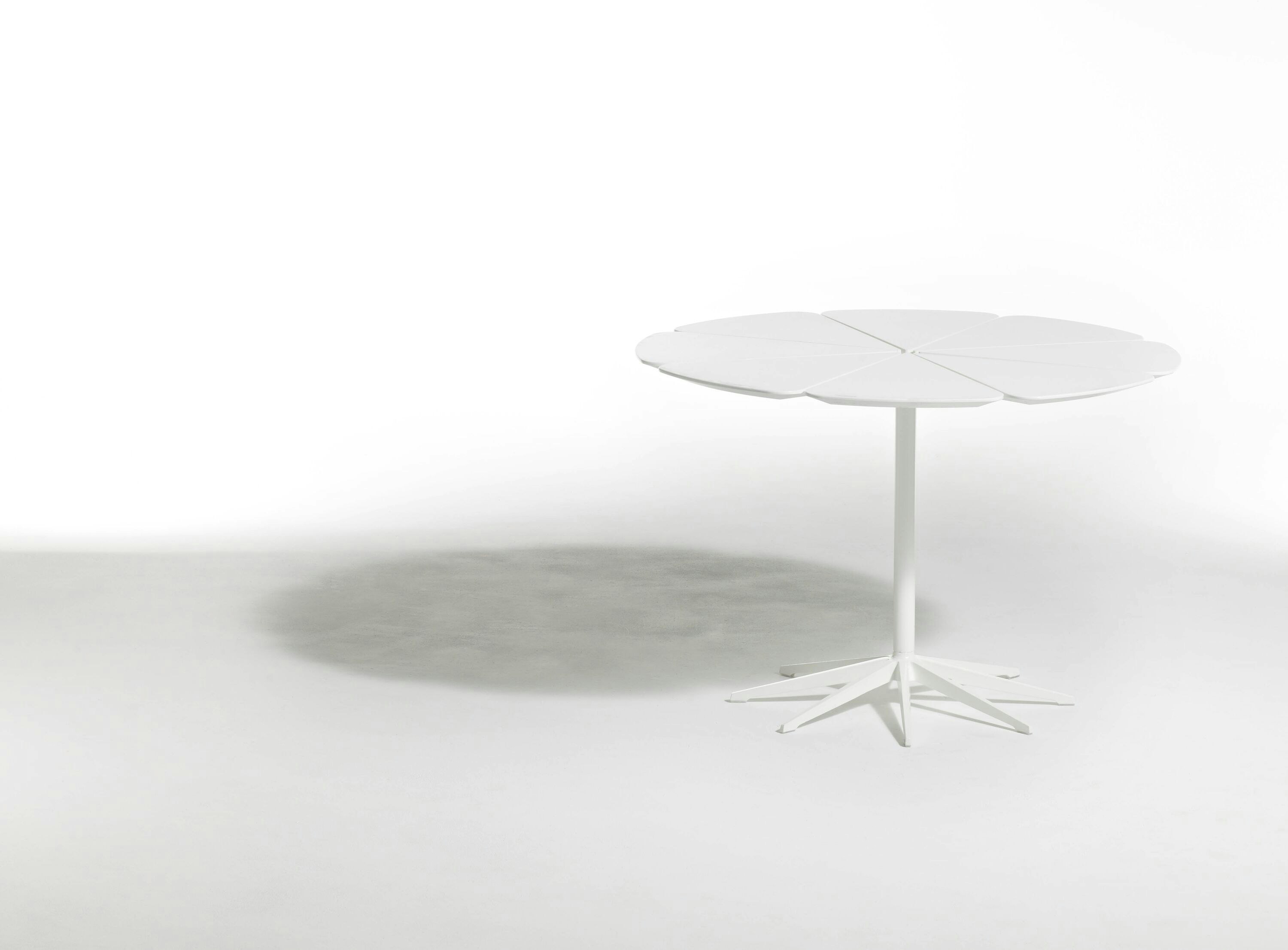 Petal® Dining Table - Original Design | Knoll