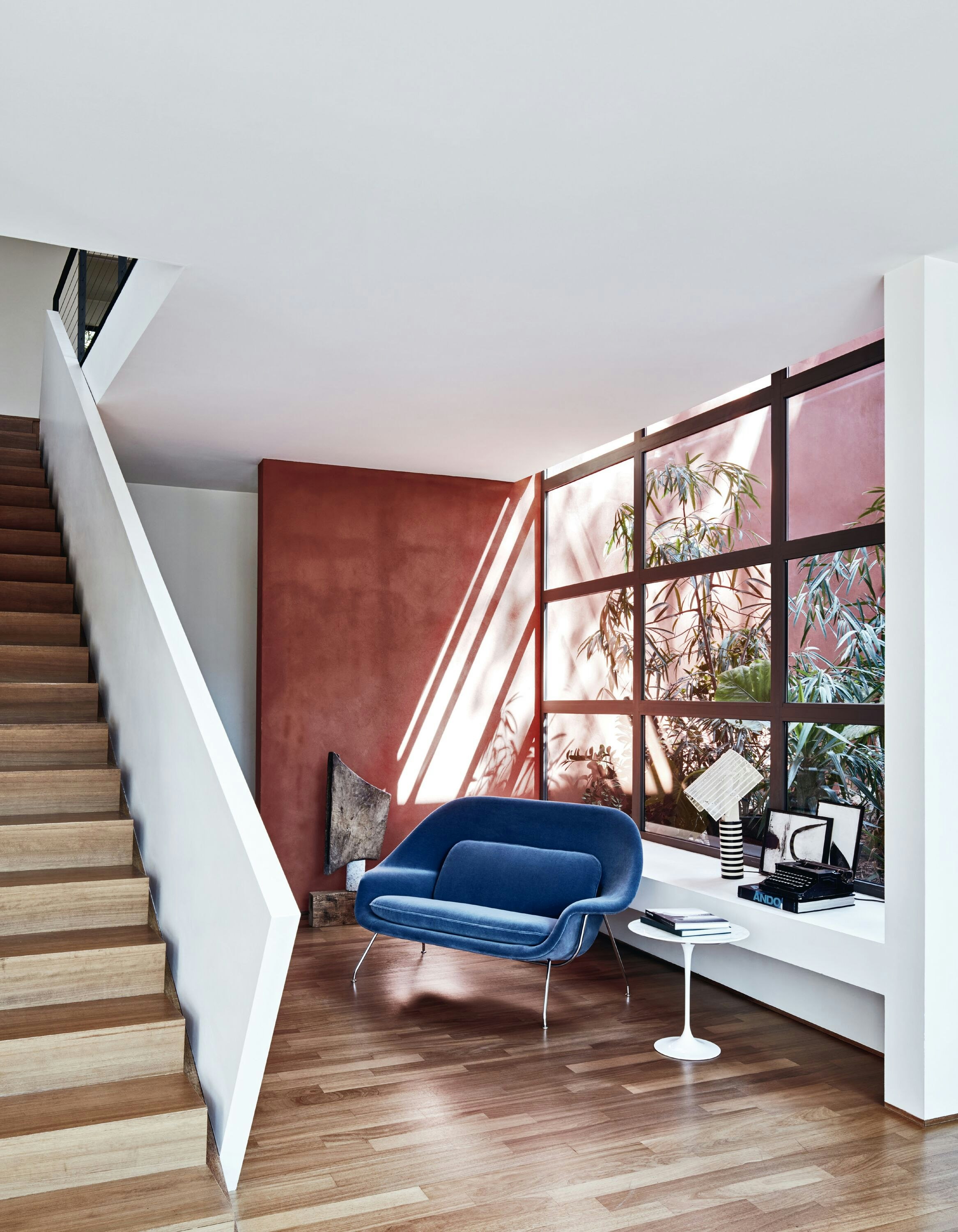 Womb™ Settee - Original Design | Knoll