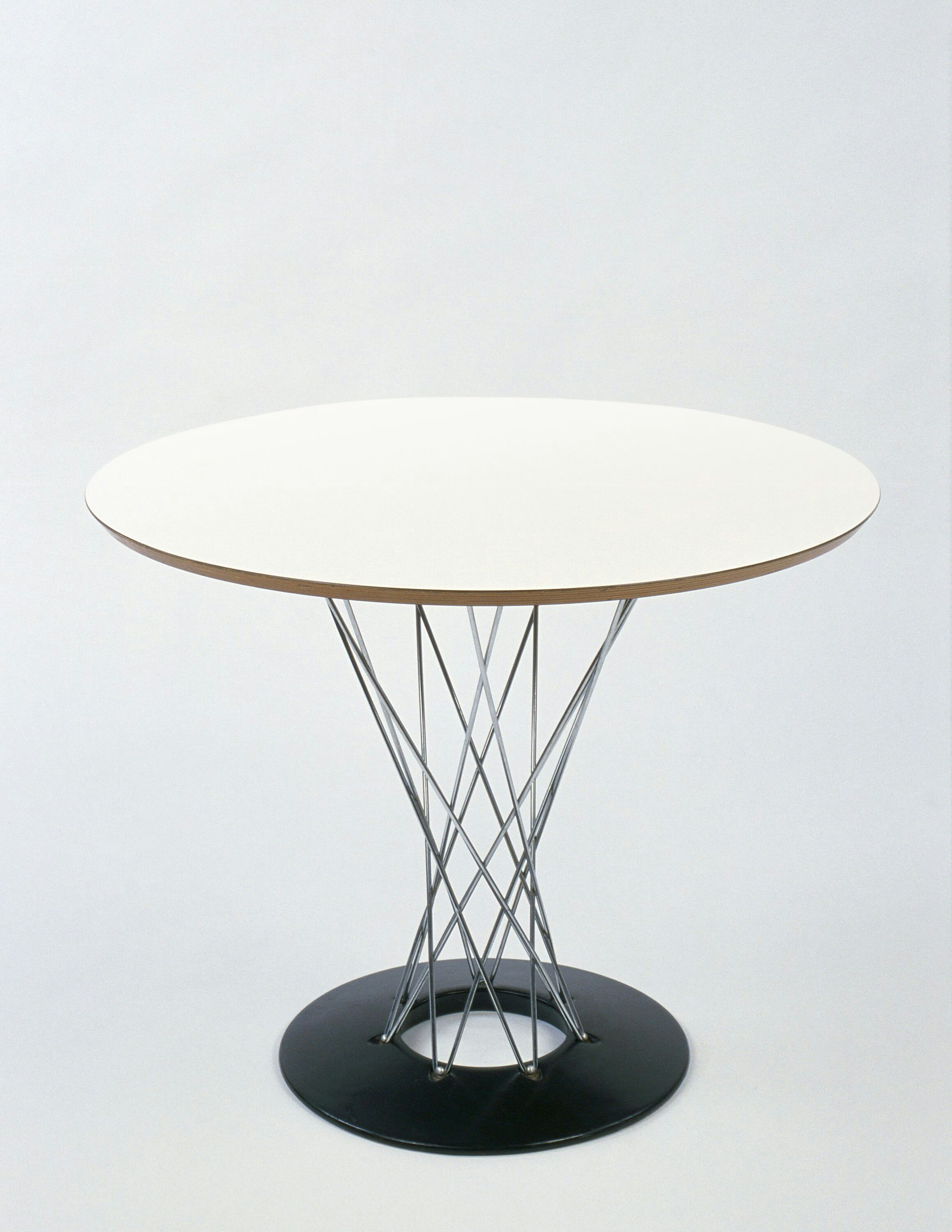 Cyclone™ Dining Table | Knoll