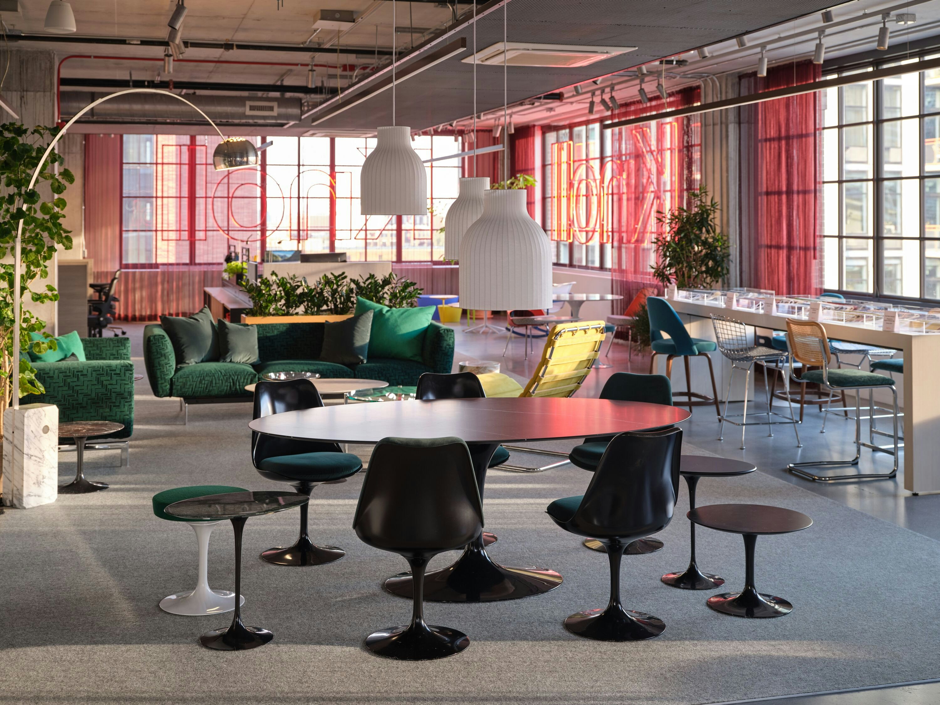 Tulip™ Armless Chair - Original Design | Knoll