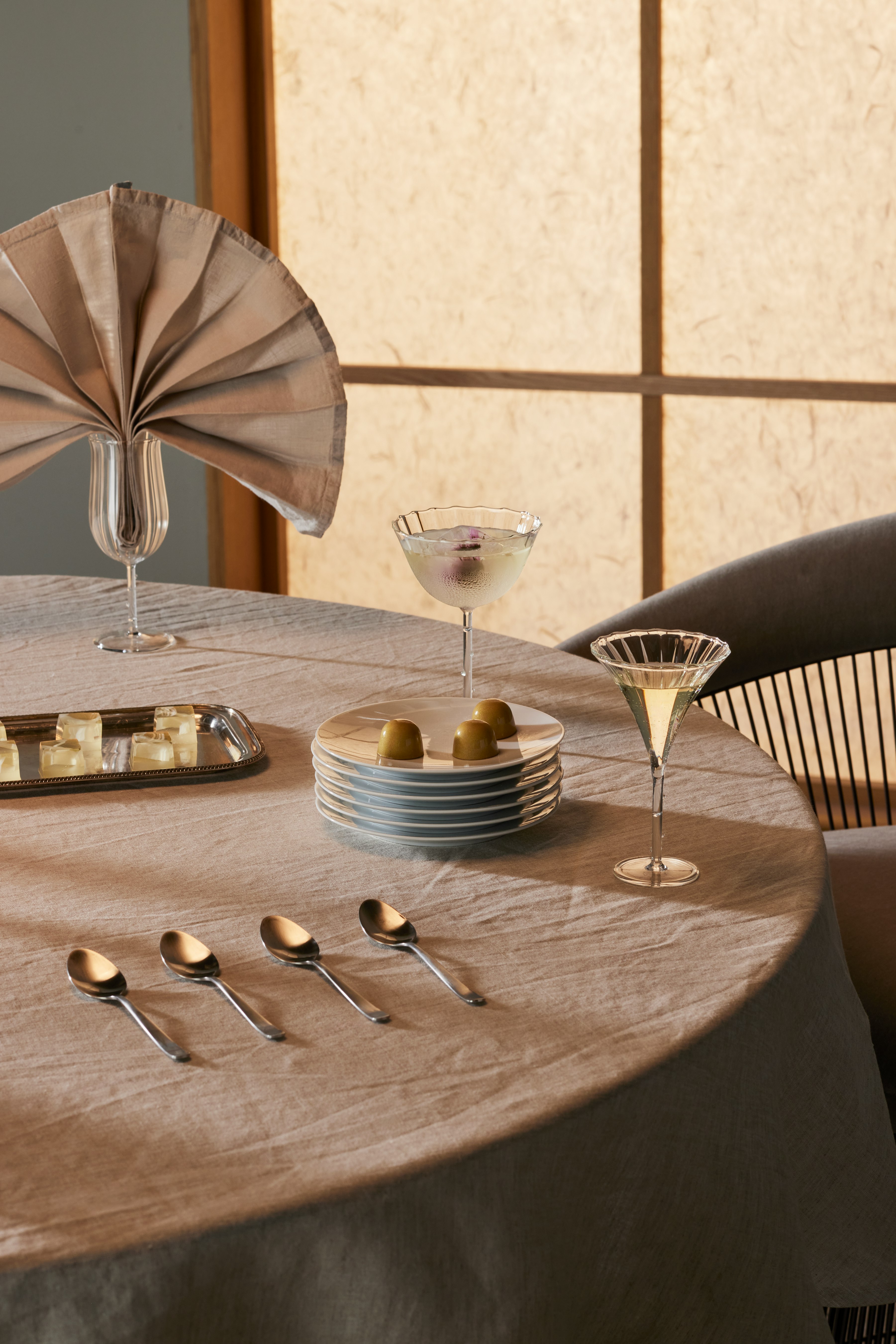 Modern Dinnerware + Table Accents – Design Within Reach