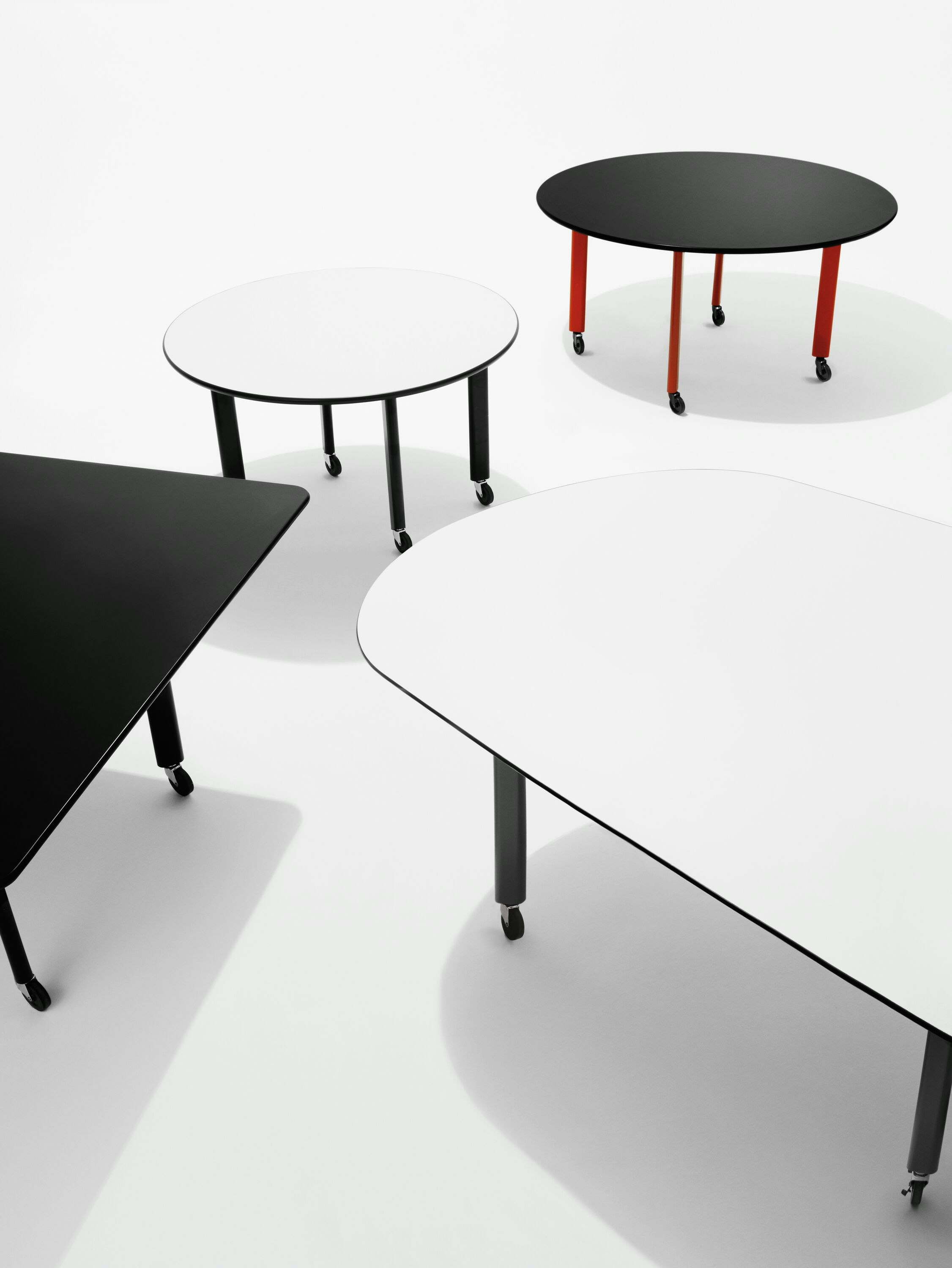 D'Urso High Tables | Knoll