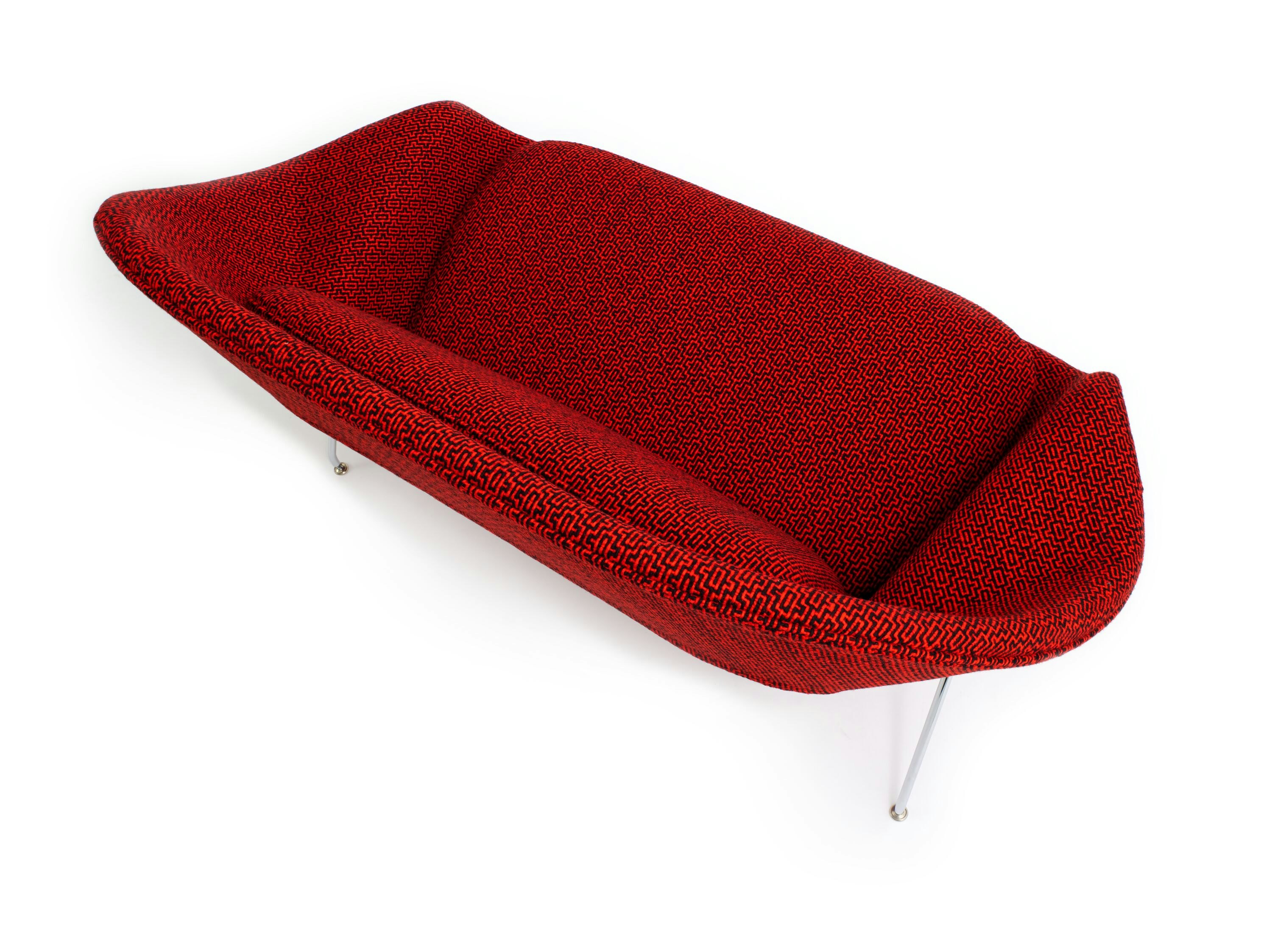 Womb™ Settee - Original Design | Knoll