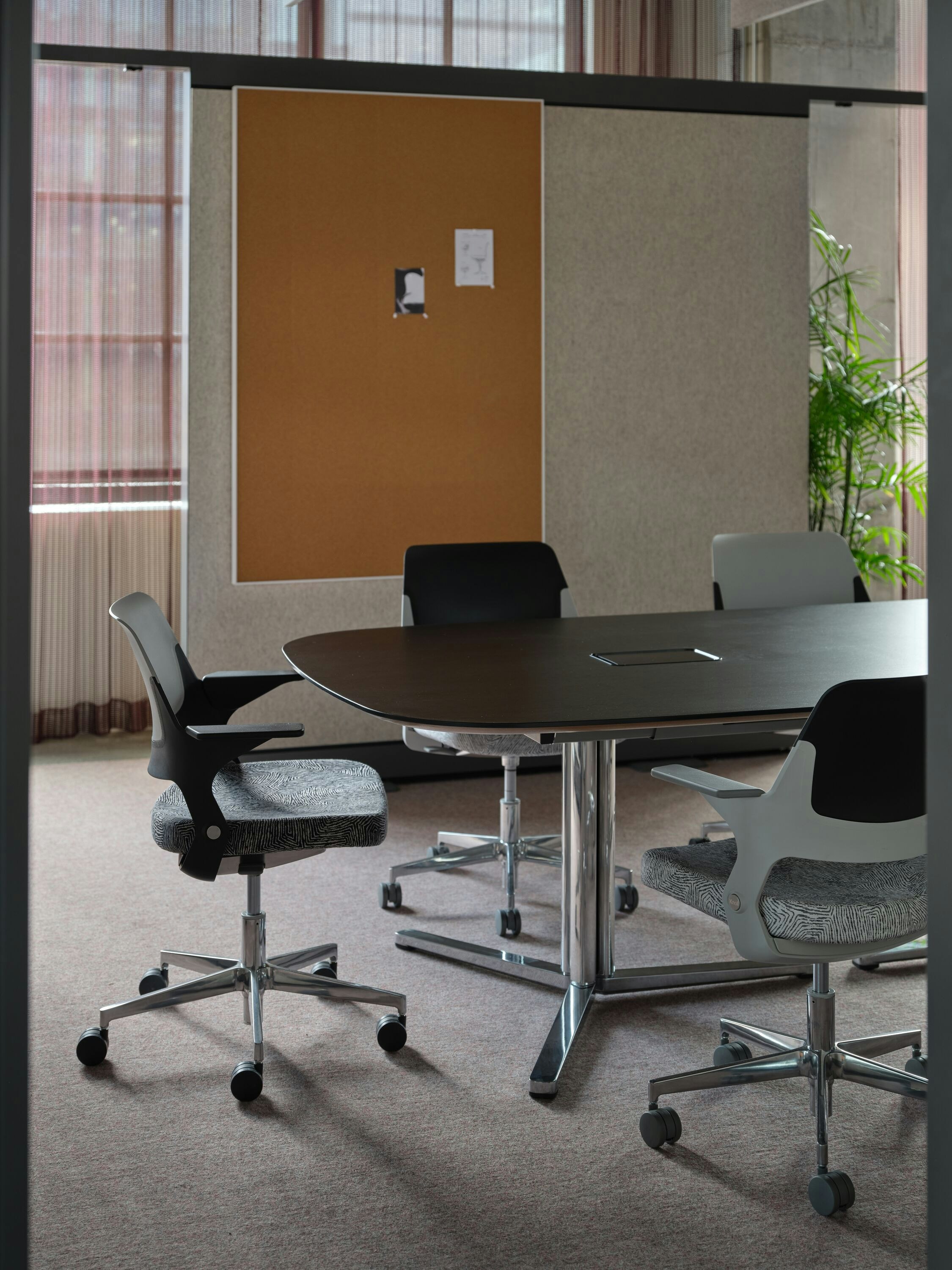 Ollo with Shell Back | Knoll