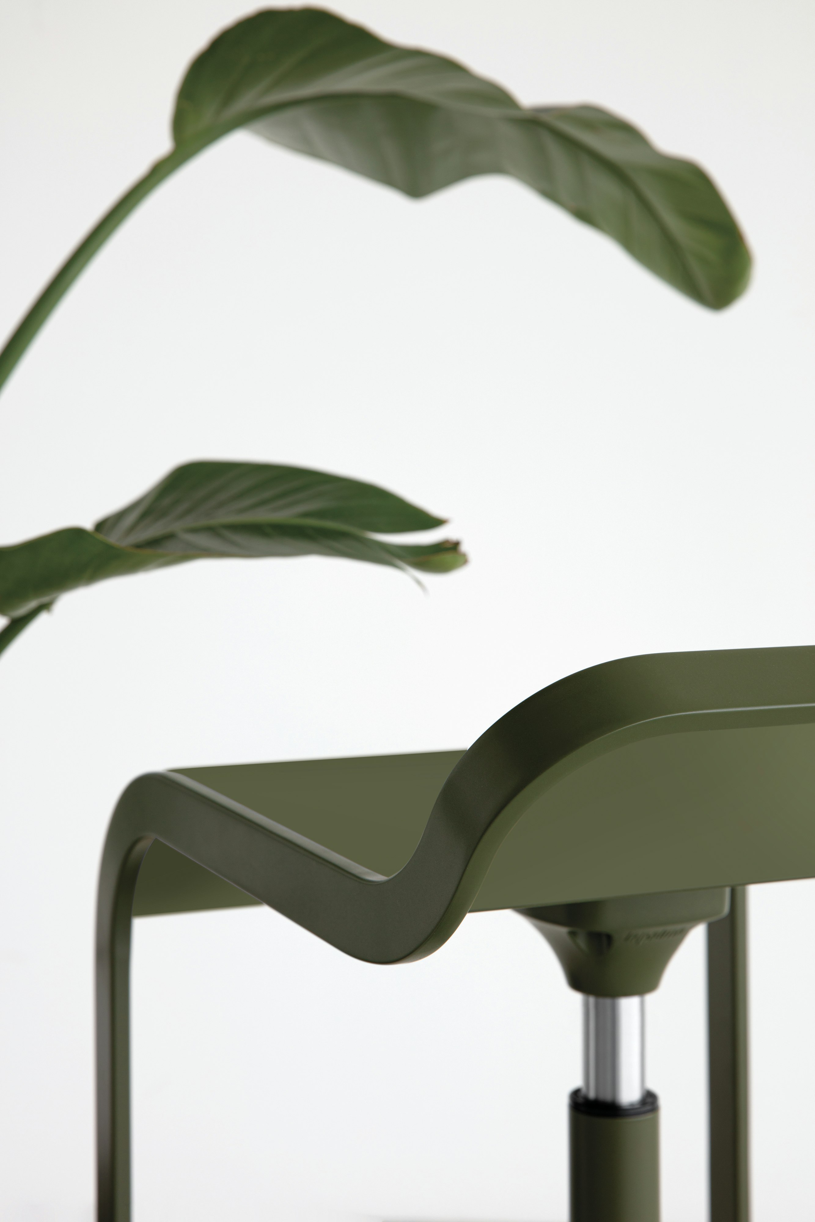 Lem Piston Stool – Design Within Reach