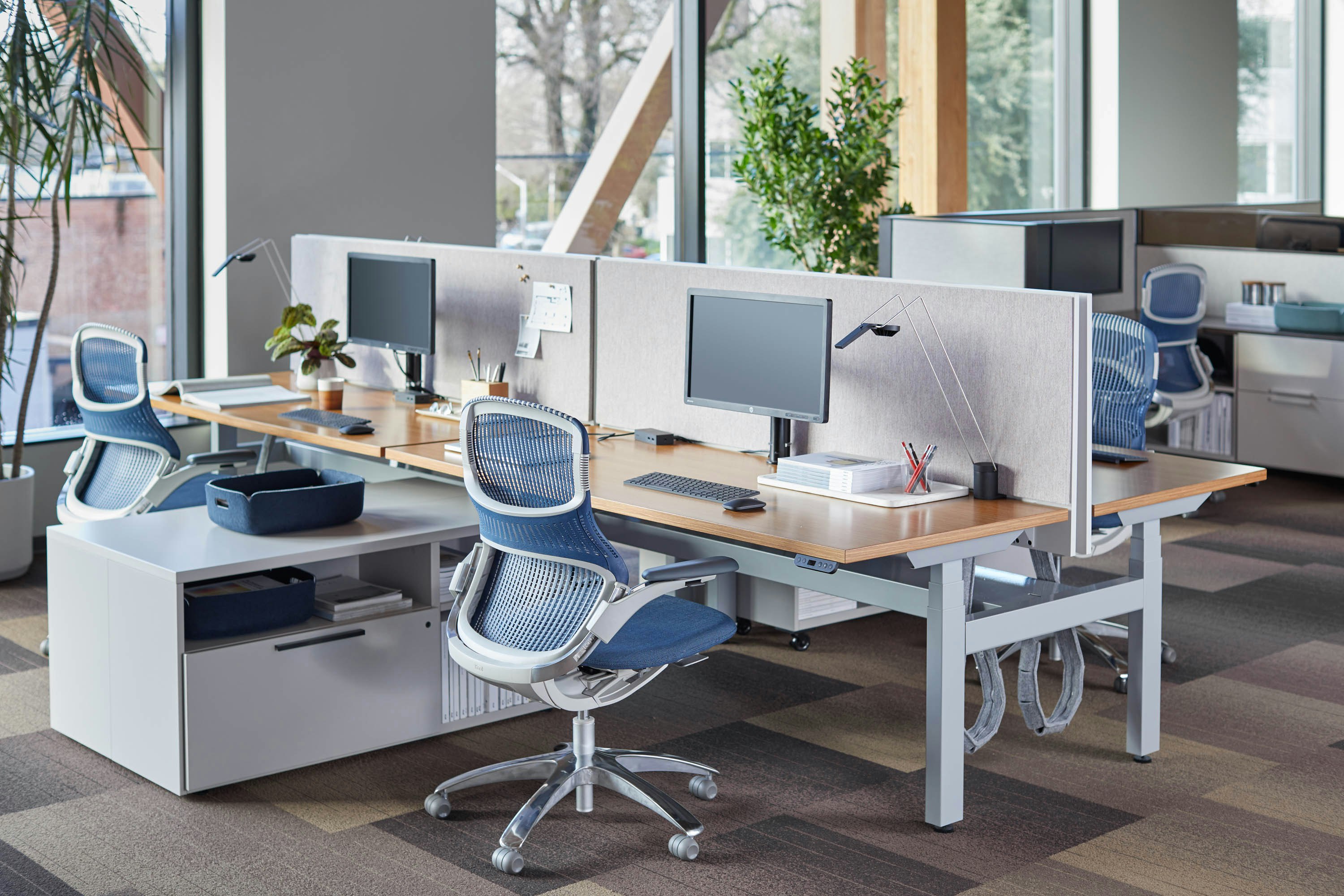 k. bench Height-Adjustable Benching, Knoll | MillerKnoll