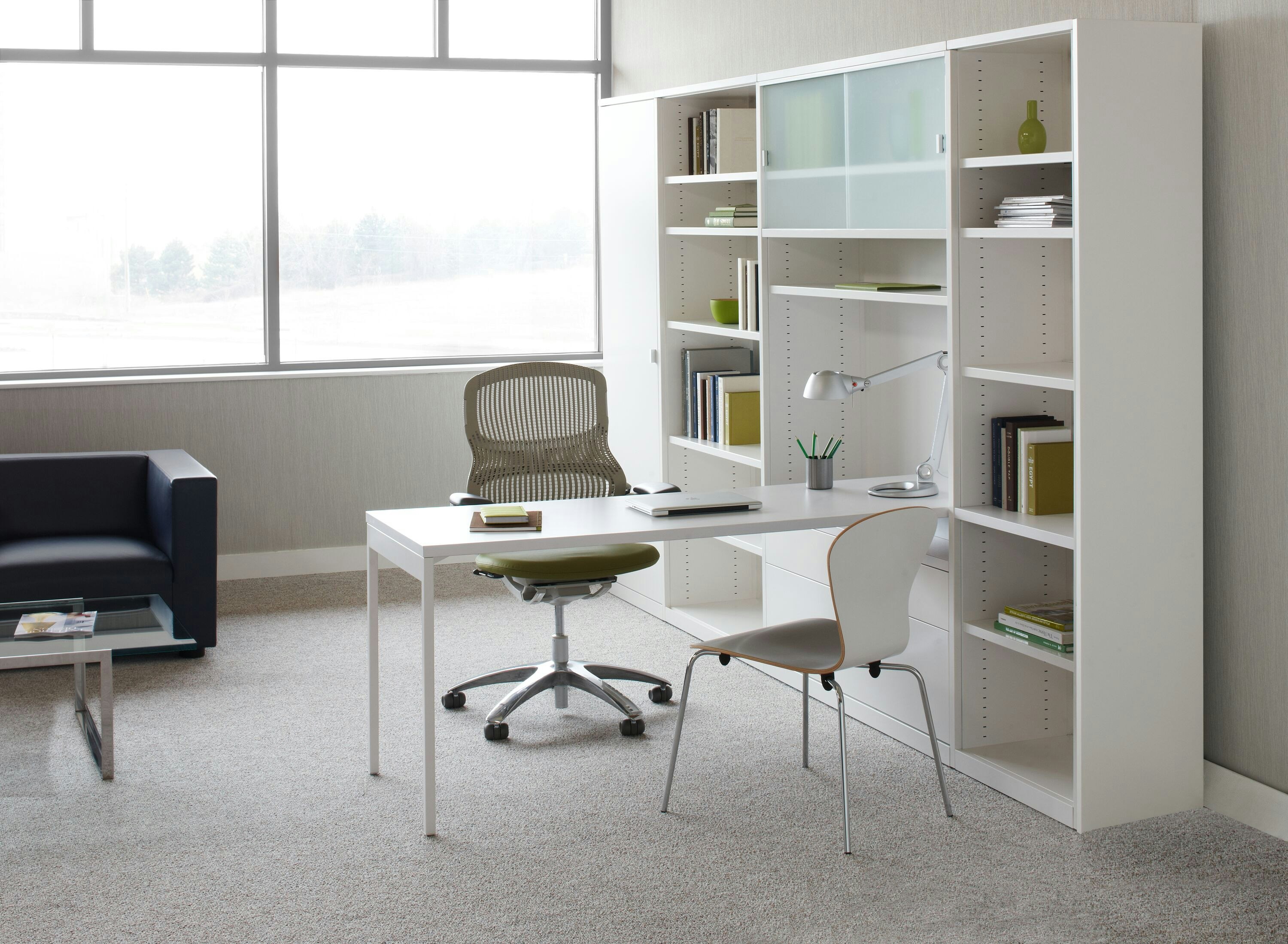 Sprite Stacking Chair | Knoll