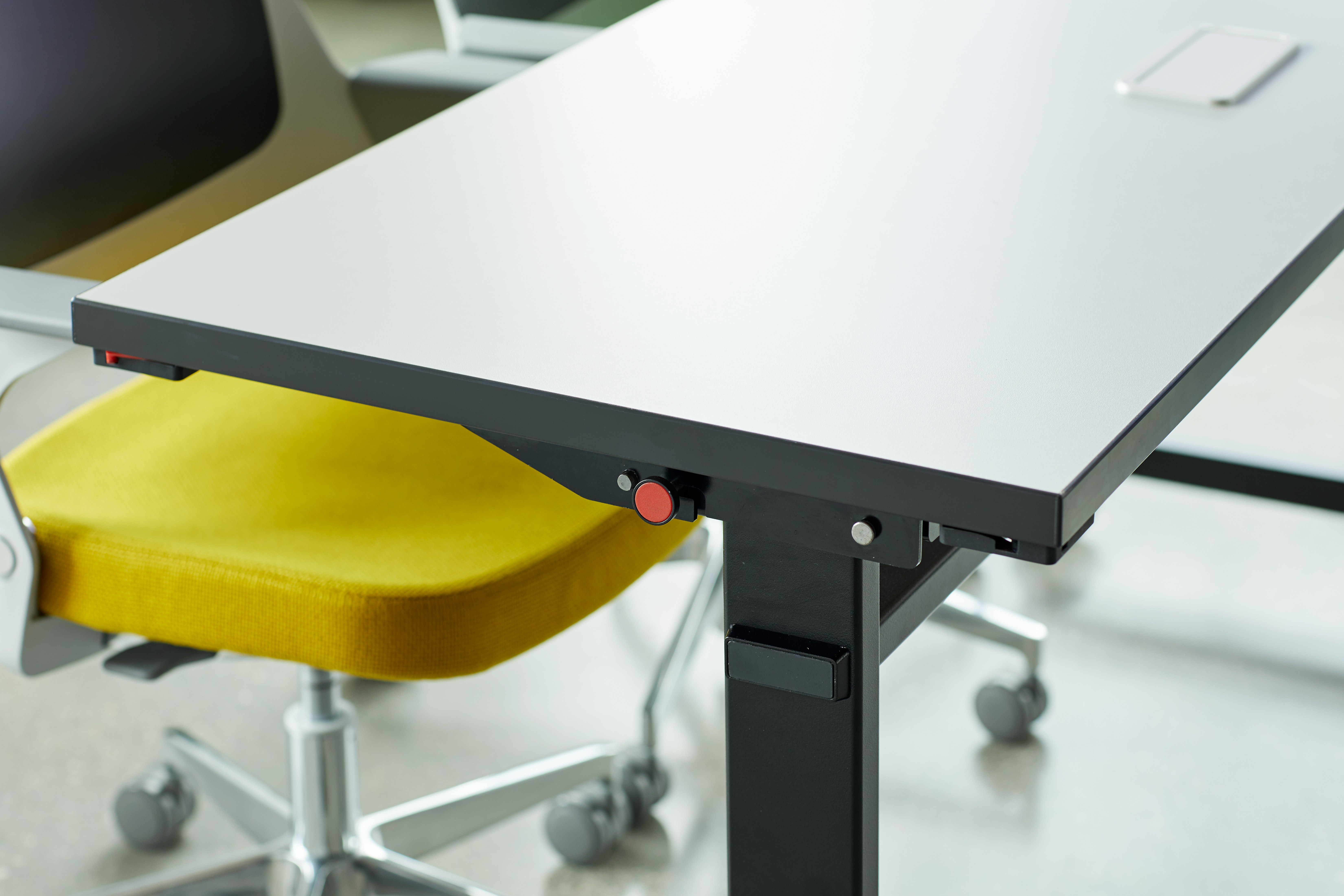 Pixel Tables, Knoll | MillerKnoll