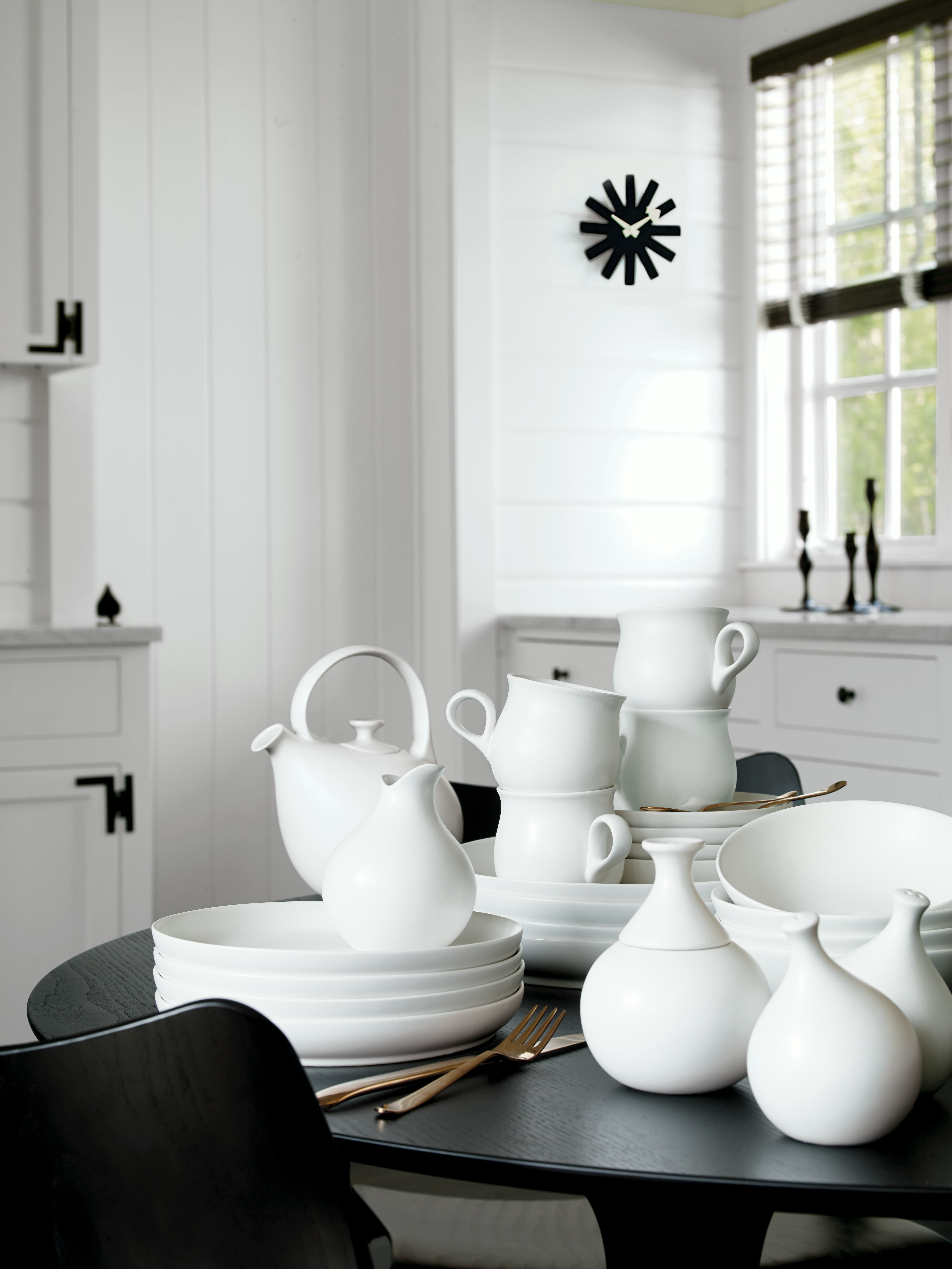 Eva Zeisel Granit 25-Piece Dinnerware Set – Design Within Reach