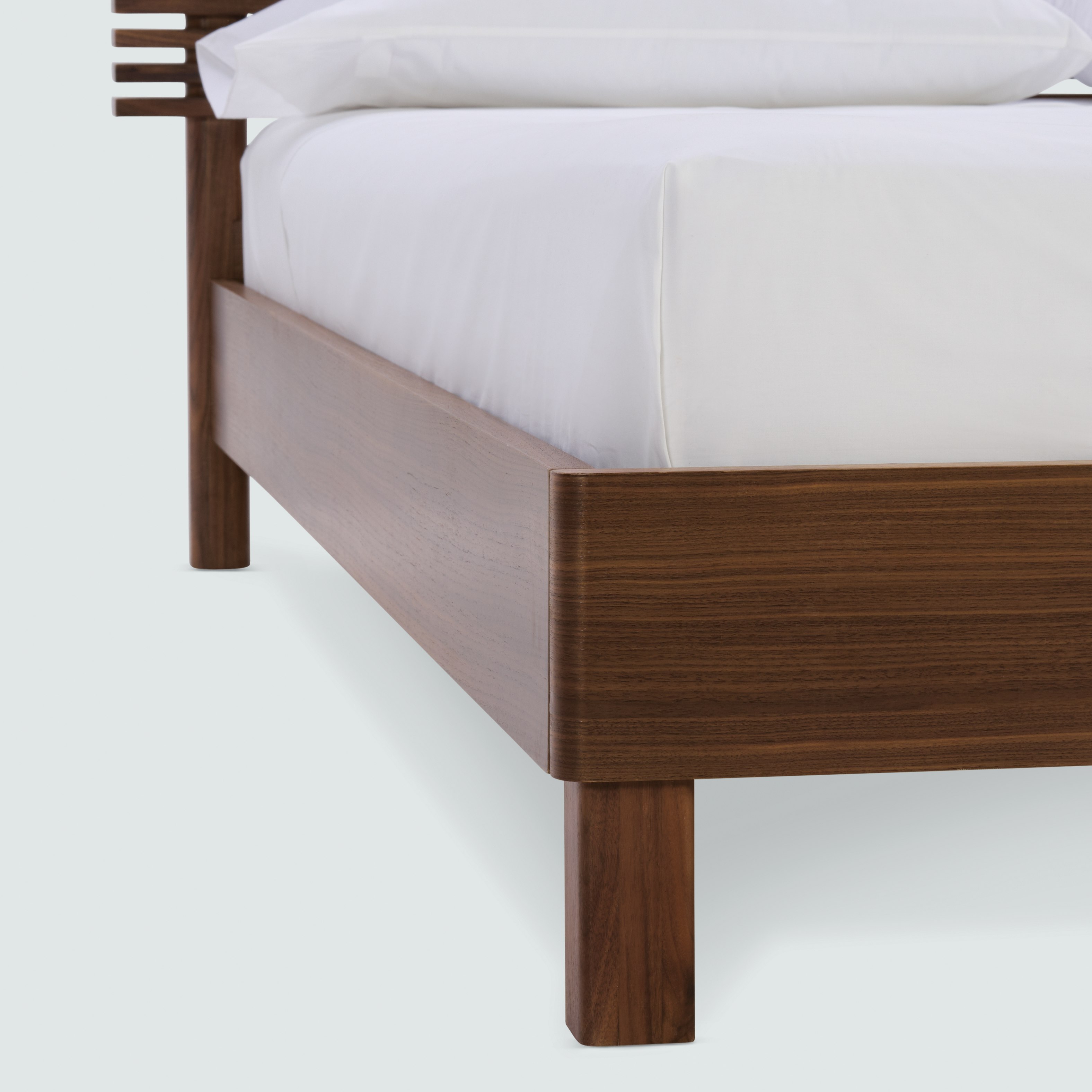 Line Bed – Design Within Reach