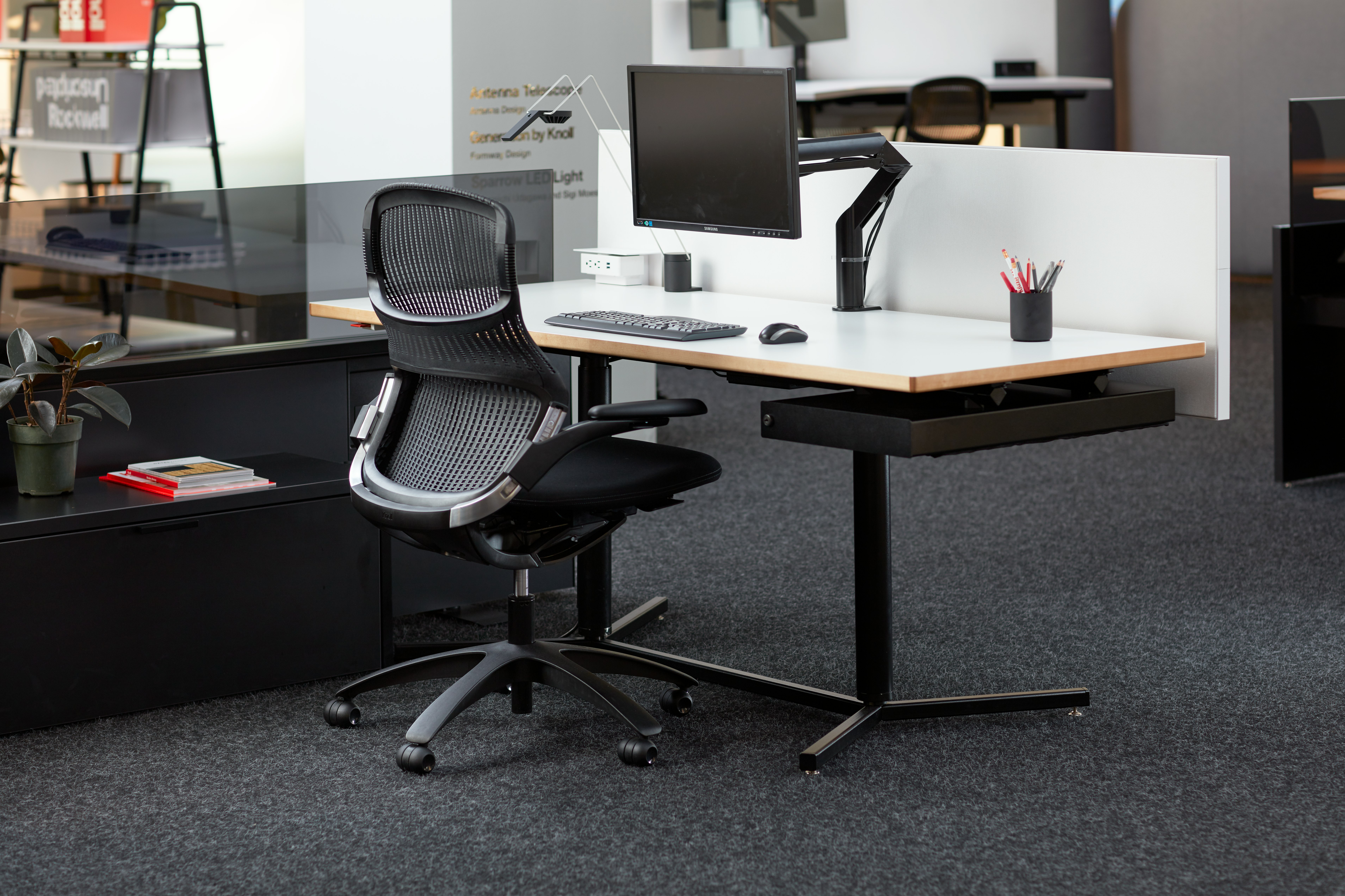 Sapper XYZ Monitor Arm, Knoll | MillerKnoll