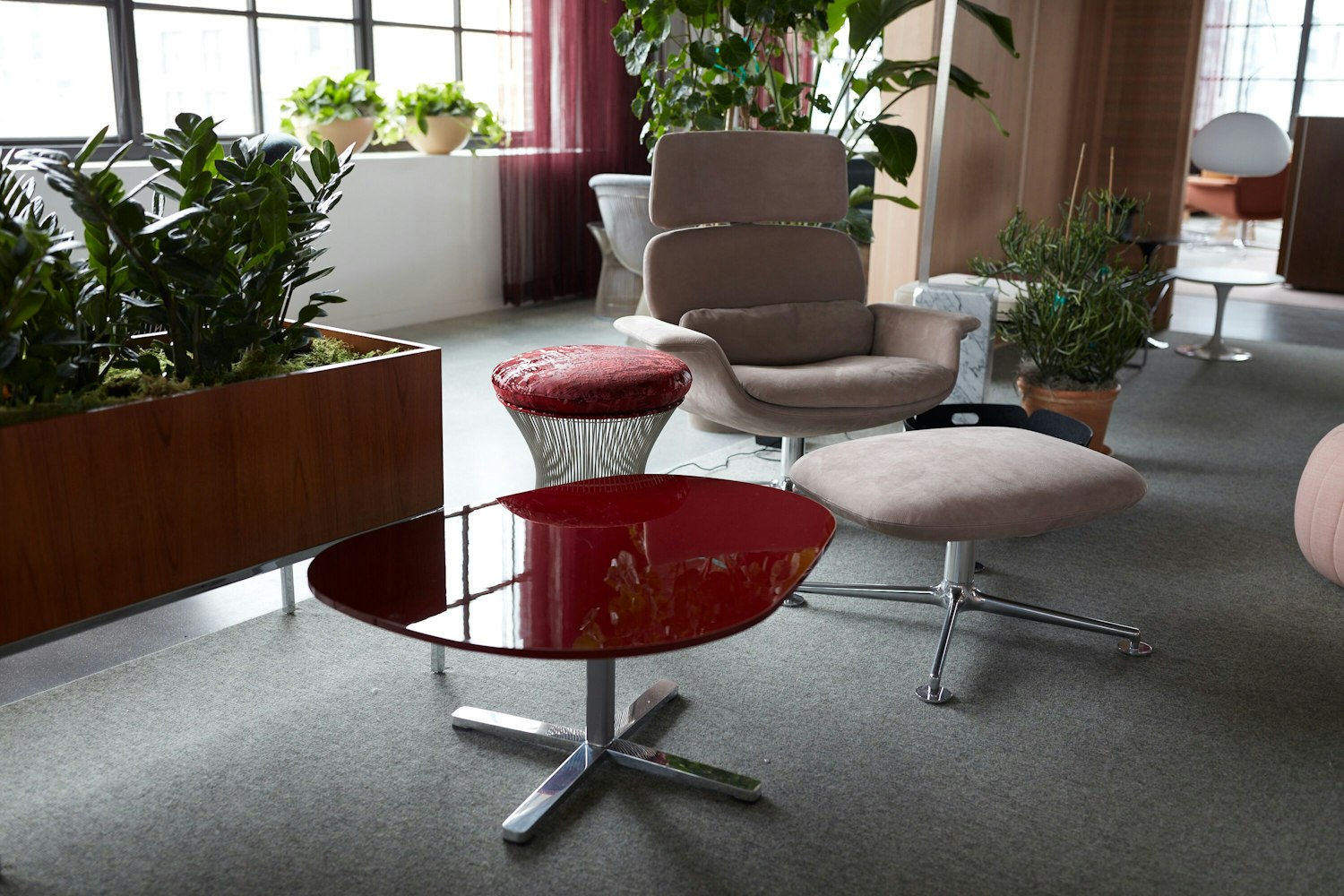 KN02 Swivel and Reclining High Back Lounge | Knoll