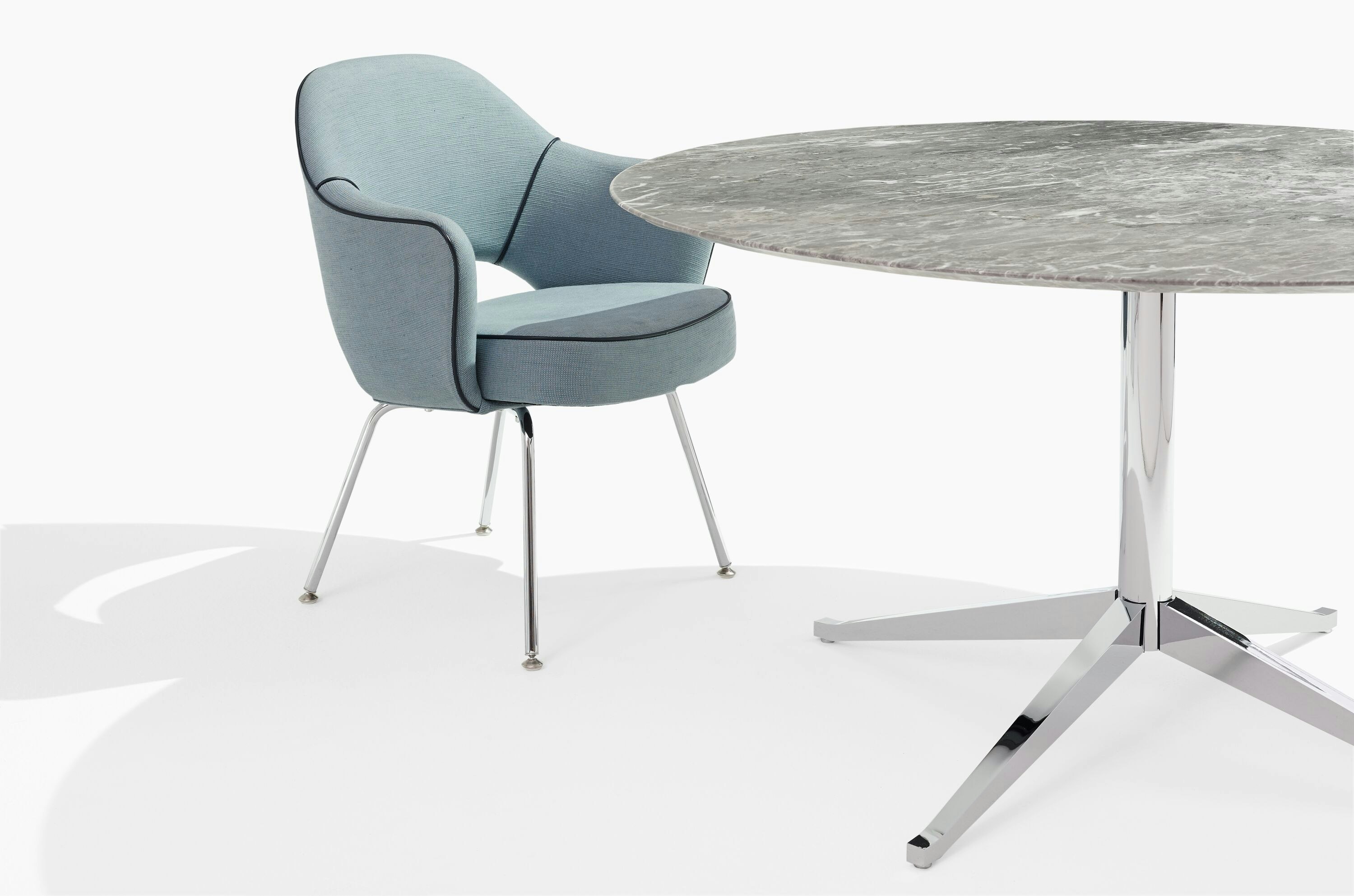 Saarinen Executive Arm Chair with Tubular Legs - Original Design | Knoll