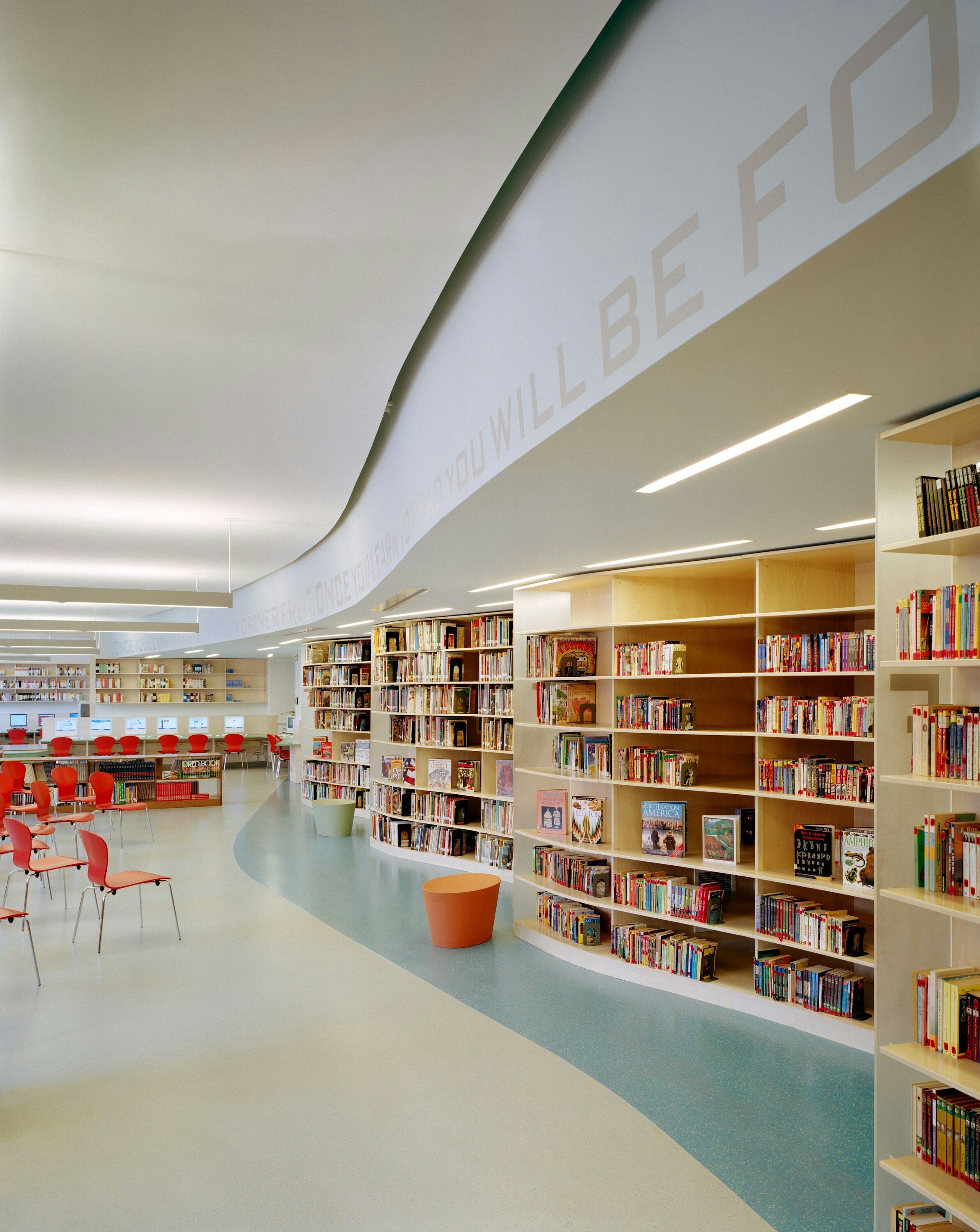 Sprite Stacking Chair | Knoll