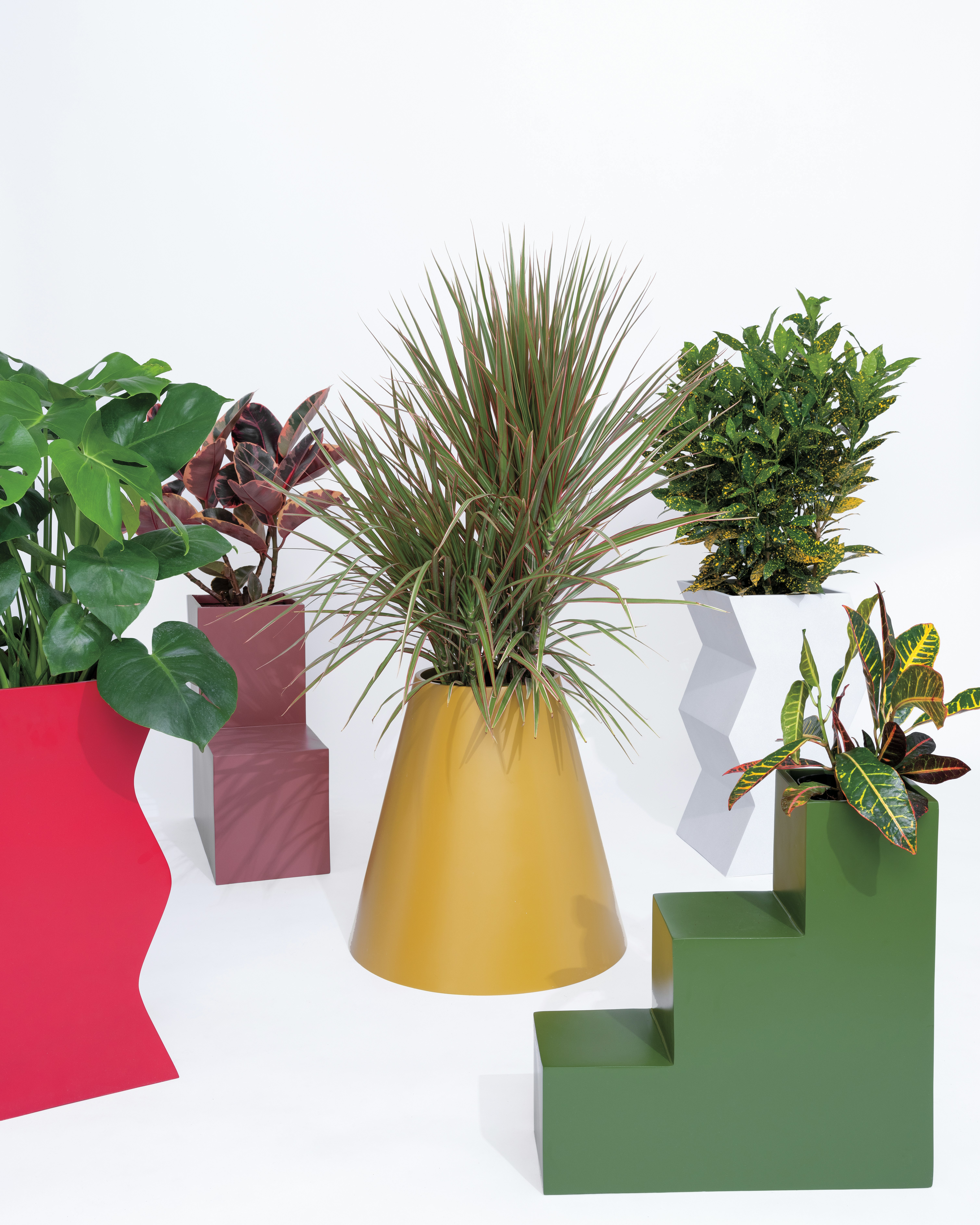 Modern Planters + Pots – Design Within Reach