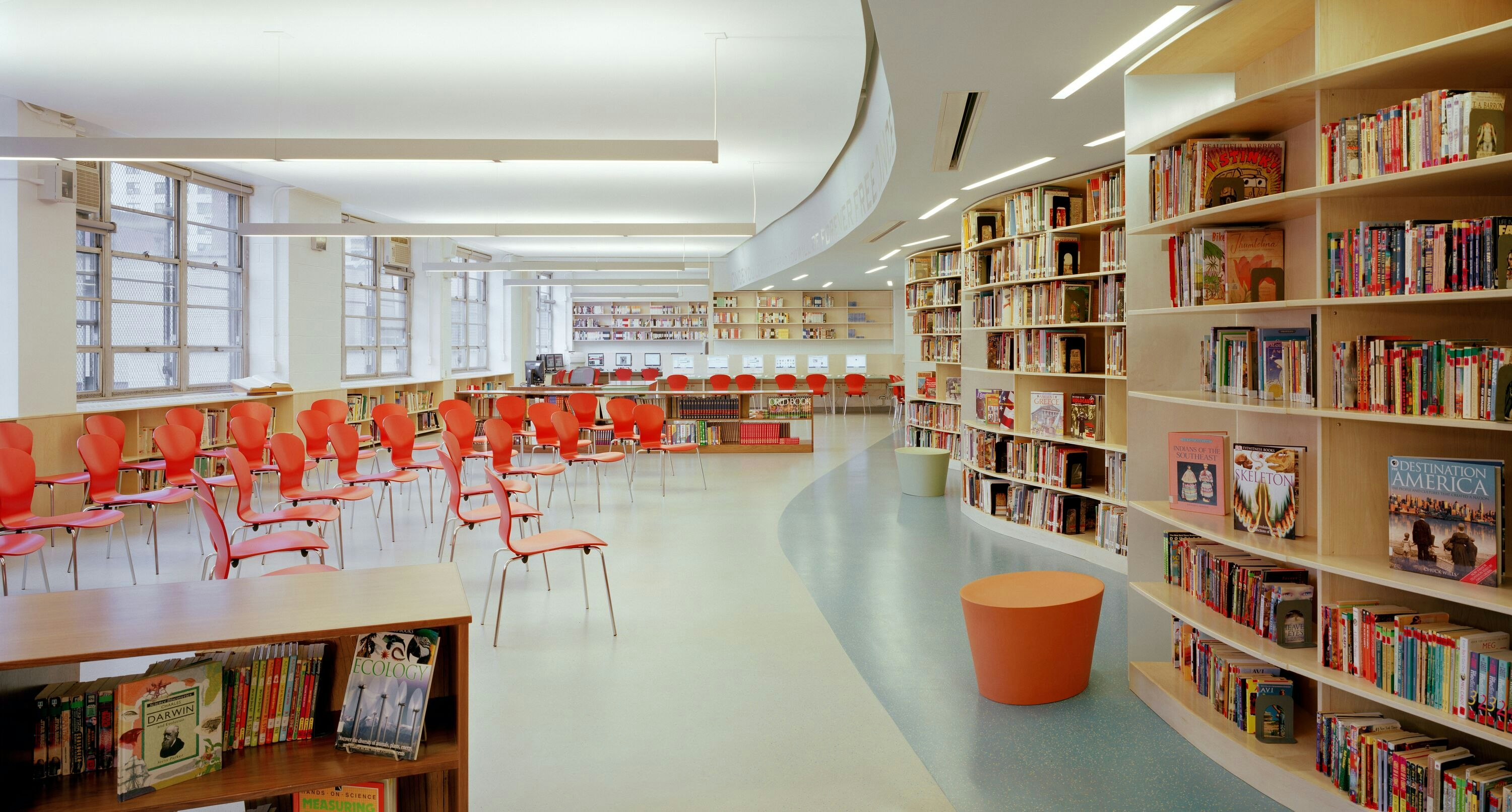 Sprite Stacking Chair | Knoll