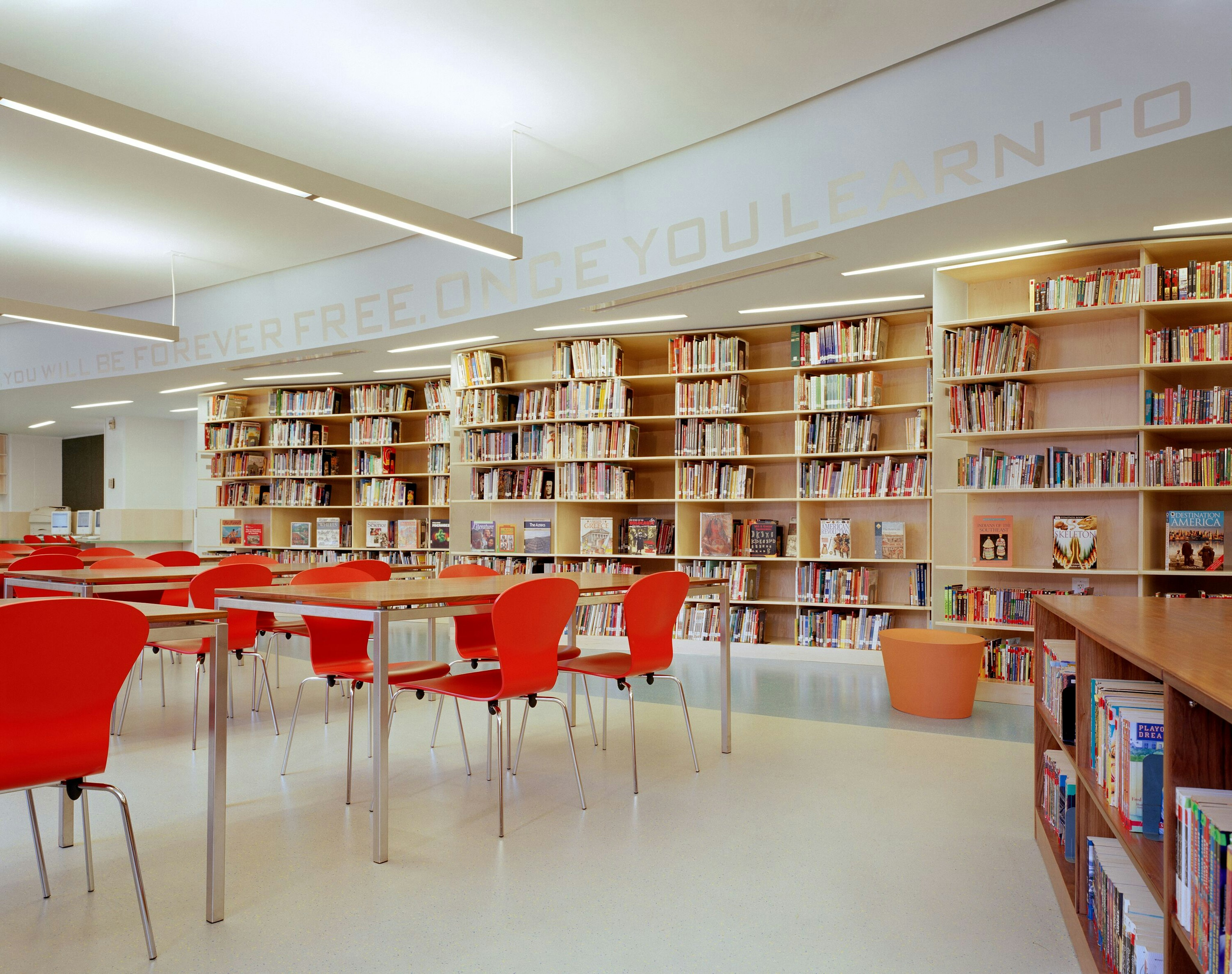 Sprite Stacking Chair | Knoll