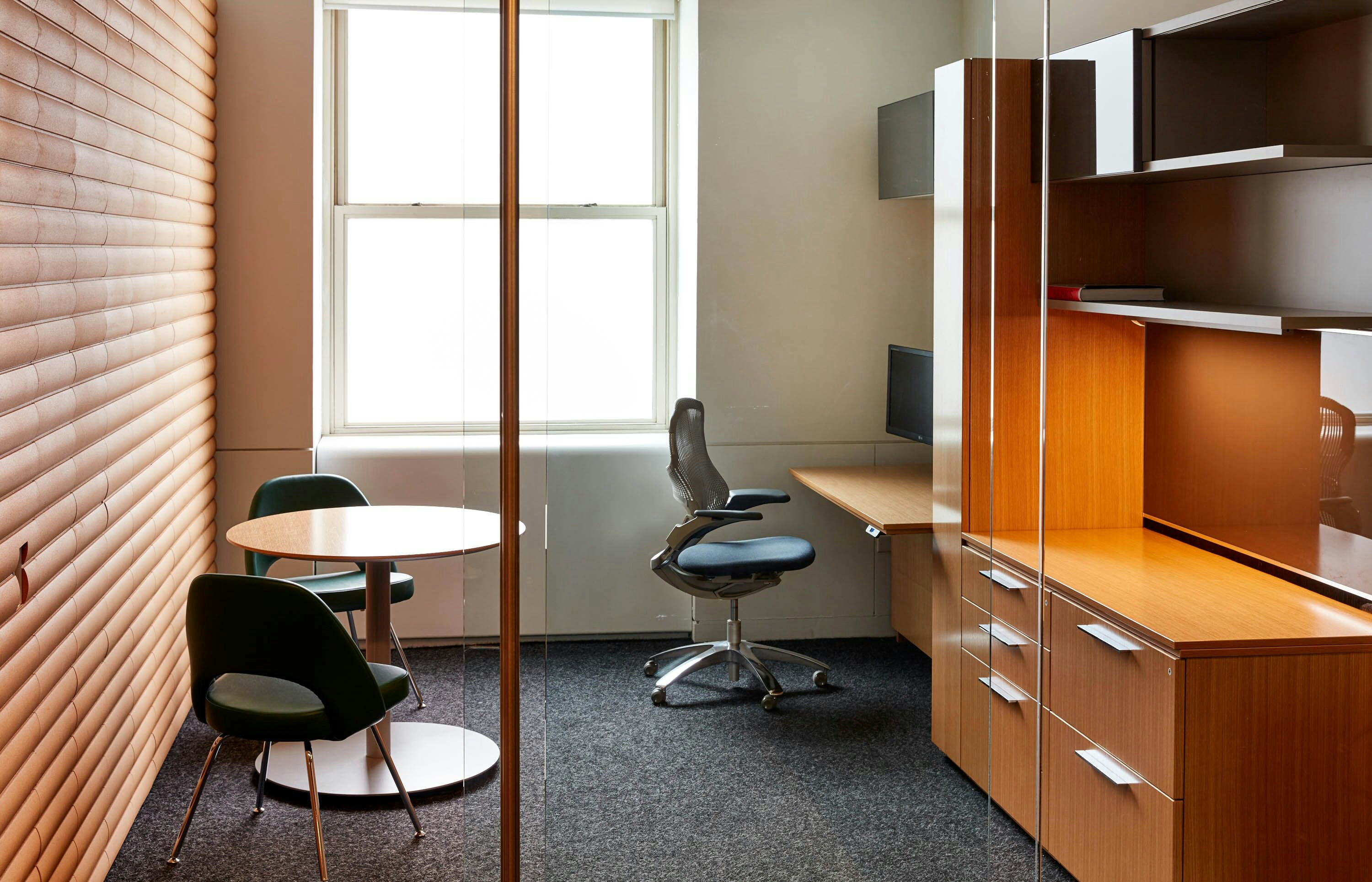 Reff Profiles™ Height-Adjustable Desks | Knoll