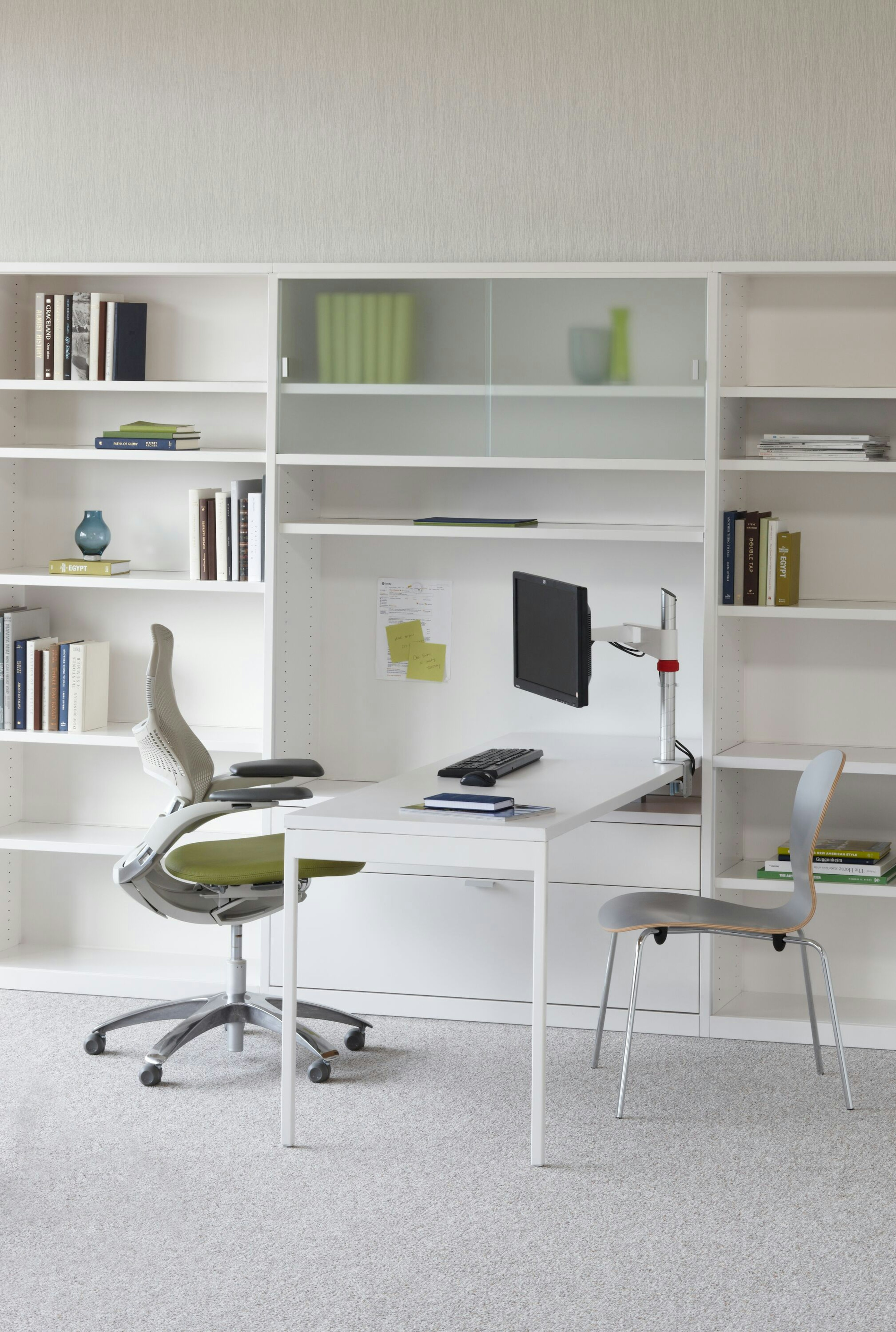 Sprite Stacking Chair | Knoll